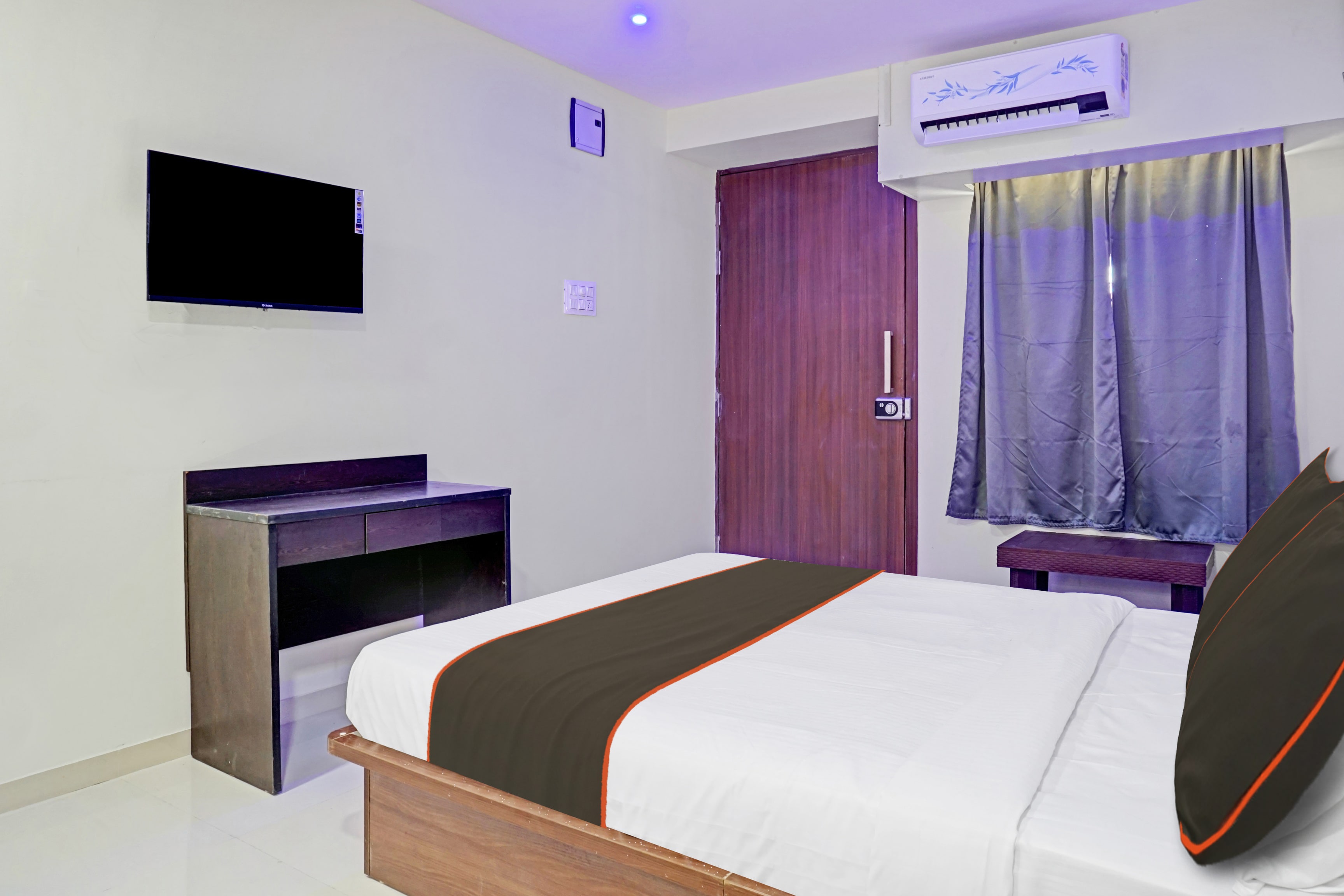 OYO Collection O Hotel Rk Inn, Collection O Pune, Book @ ₹1334 - OYO