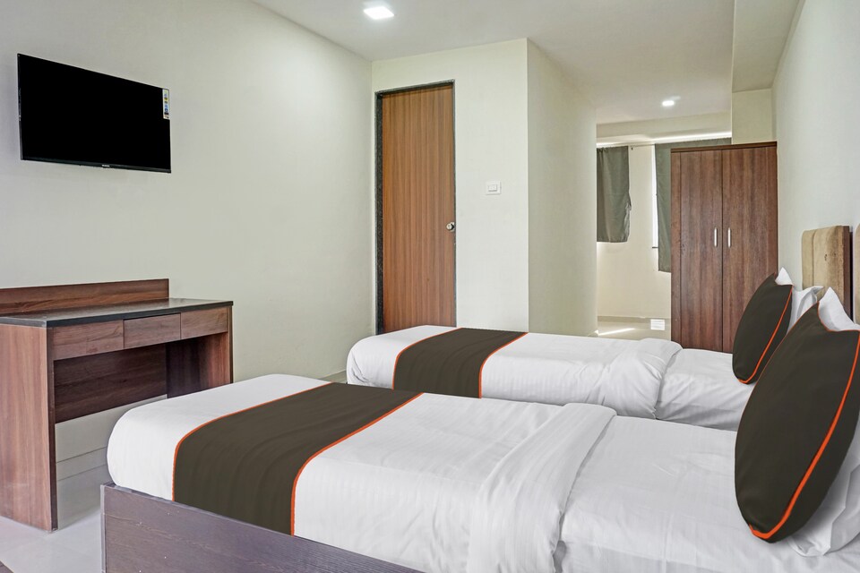Super OYO Collection O Hotel Rk Inn, Collection O Pune, Book @ ₹1349 - OYO