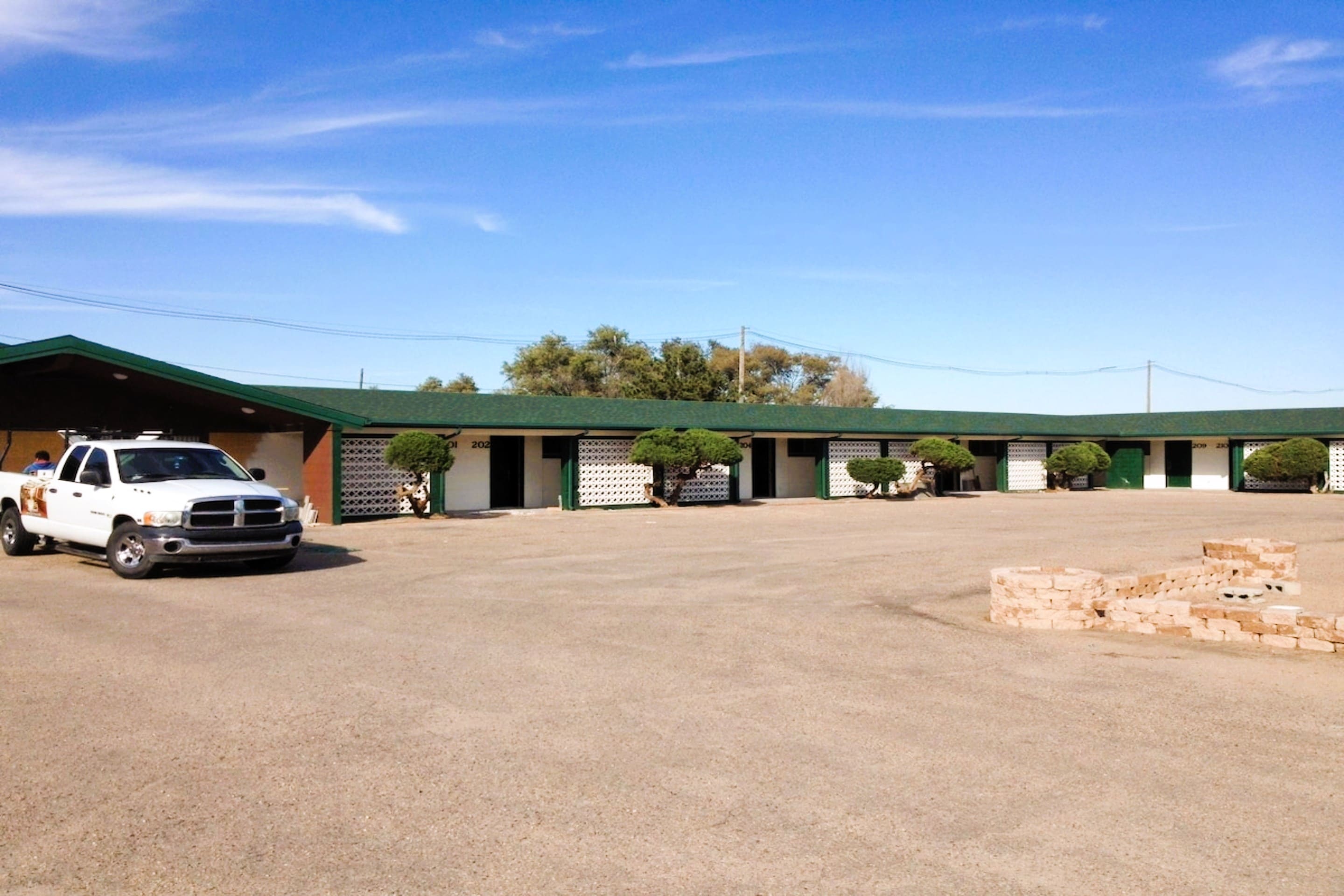 HomeTown Inn By OYO Lakin, KS, OYO Hotels Lakin KS, Book @ $45 - OYO
