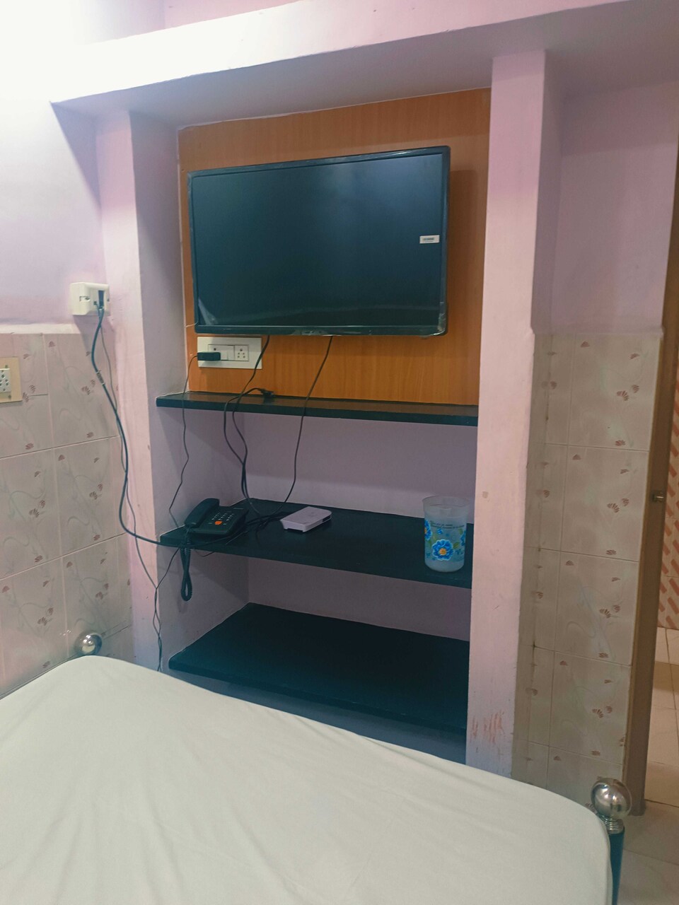 POP 81726H Bks Residence , POP Vellore, Book @ ₹1095 - OYO