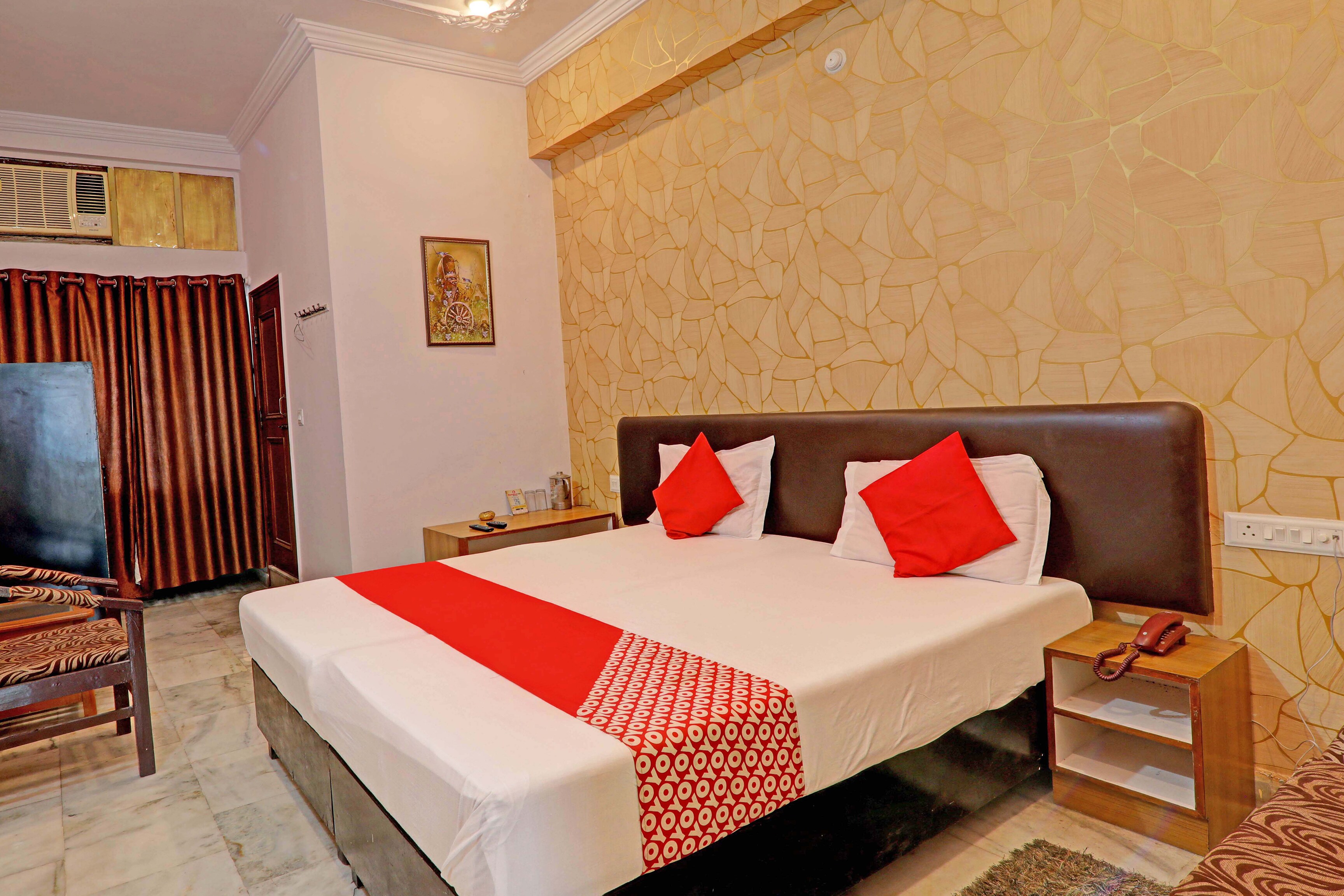 OYO 817378 Hotel Anant, Flagship Lucknow, Book @ ₹1095 - OYO