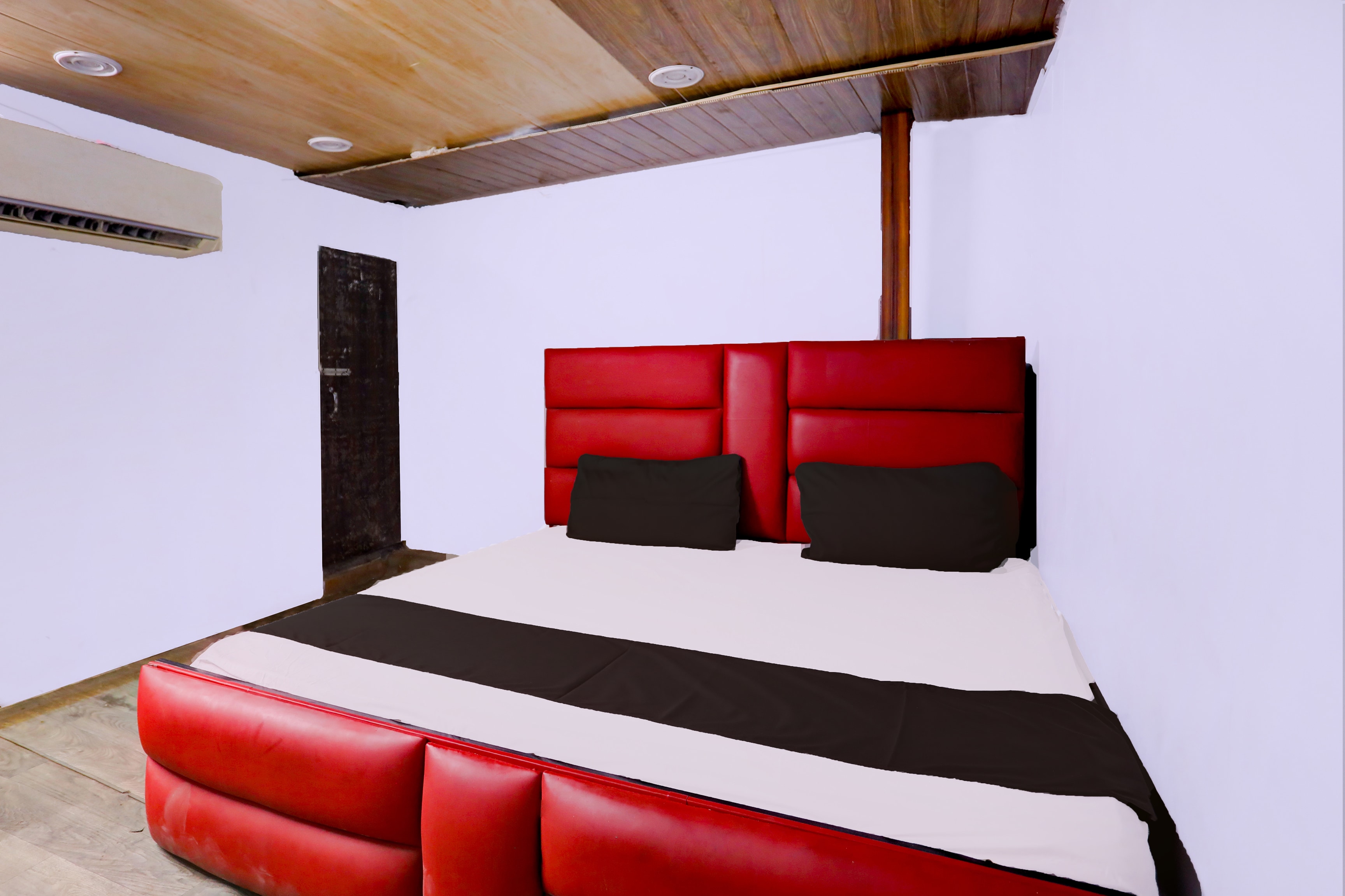 Hotel O Krishna cafe, Flagship Delhi, Book @ ₹728 - OYO