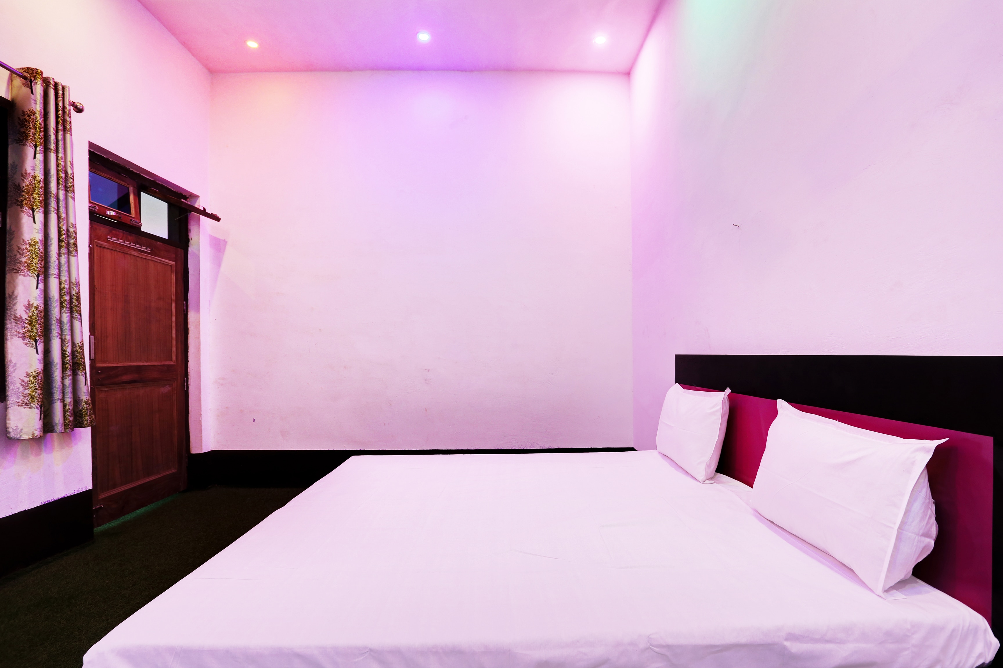 SPOT ON Unique Guesthouse And Restaurant , OYO Rooms Hasanpur, Book ...