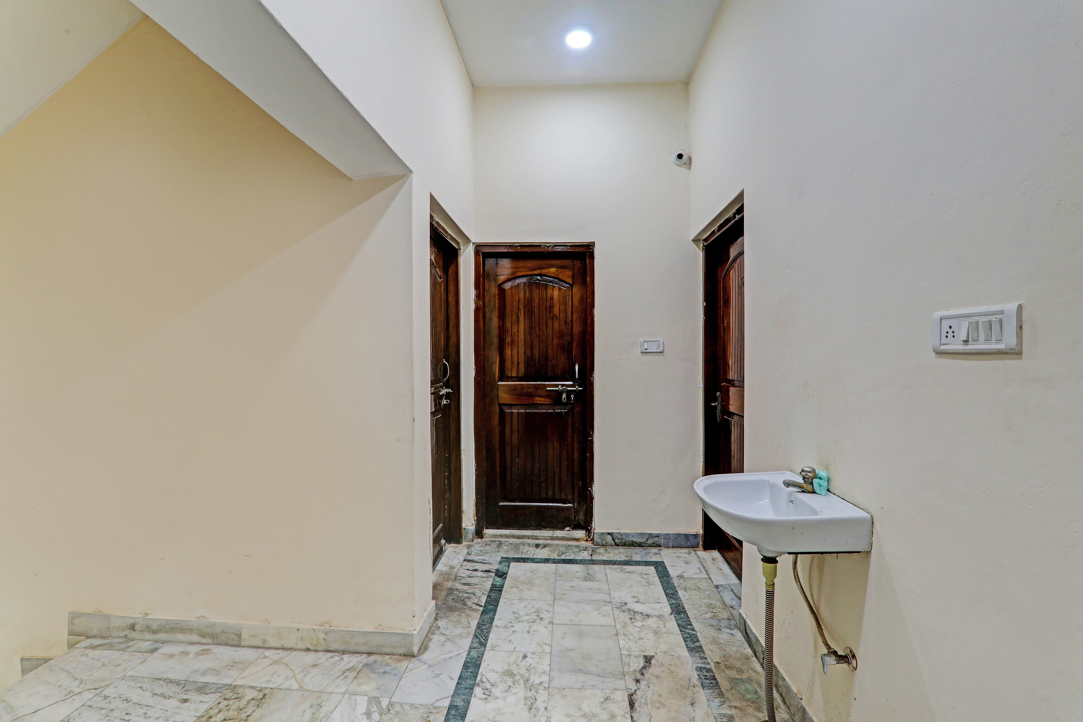 Hotel O PG ON GANGES, OYO Rooms Varanasi, Book @ ₹886 - OYO