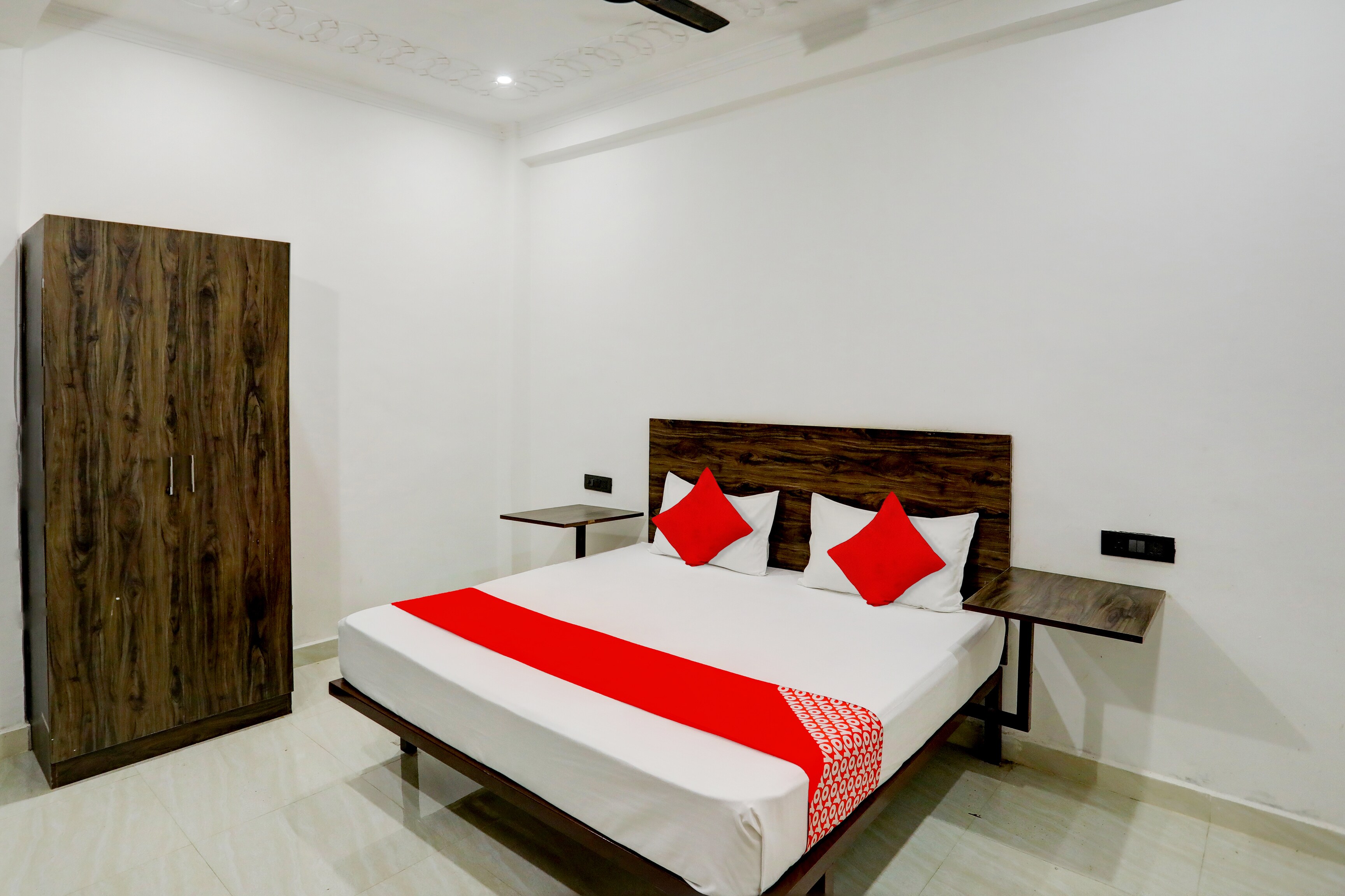 OYO Flagship Hotel Palacio Palace, Flagship Prayagraj, Book @ ₹982 - OYO