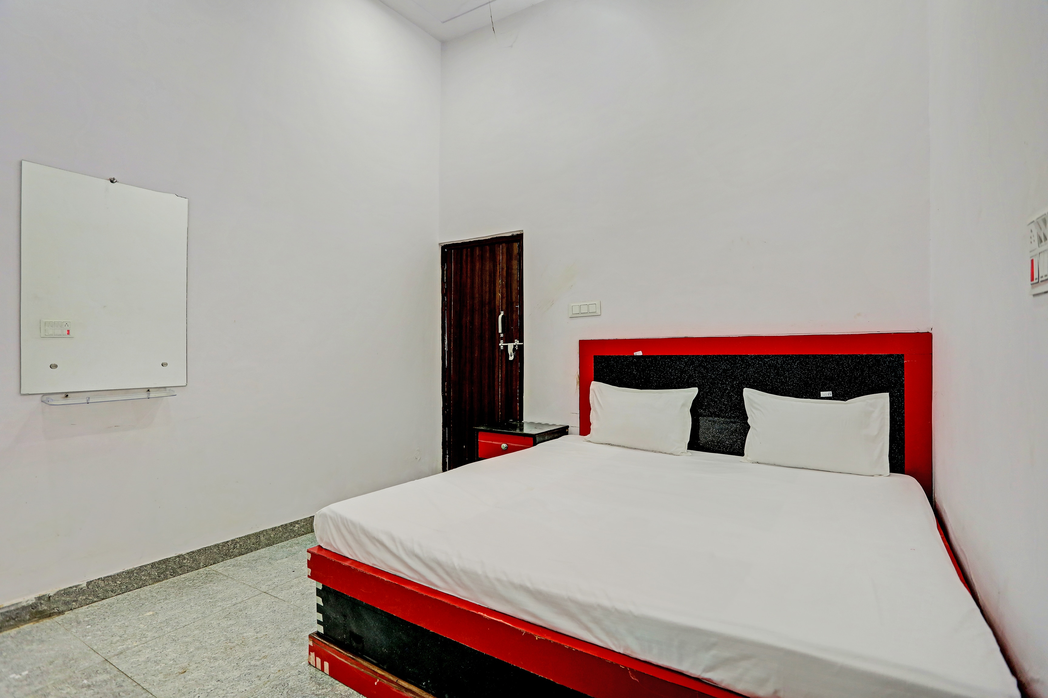 Hotel O THE KING HEAVEN, Flagship Bhogaon, Book @ ₹1082 - OYO