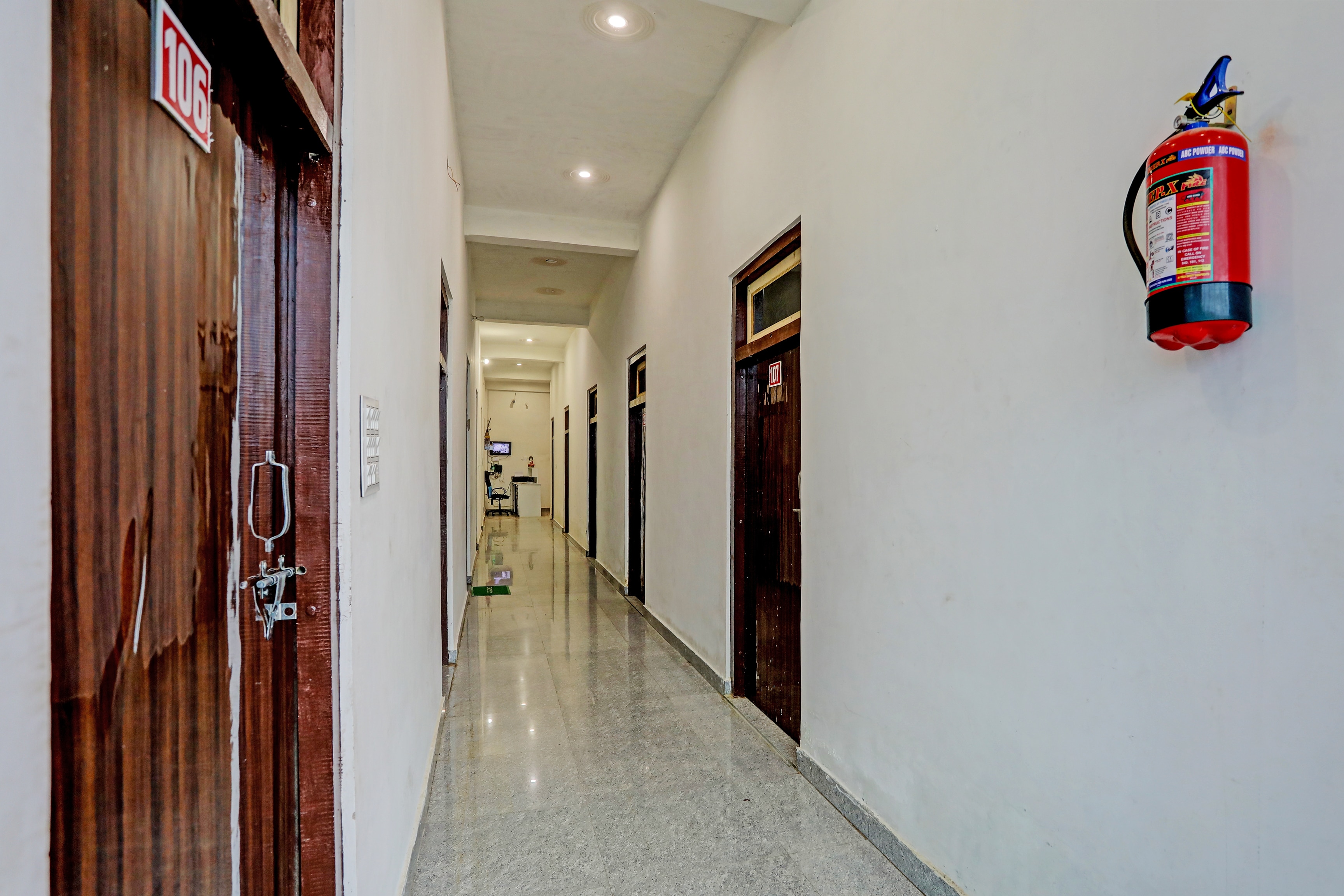 Super OYO 818006 THE KING HEAVEN, Flagship Bhogaon, Book @ ₹1014 - OYO