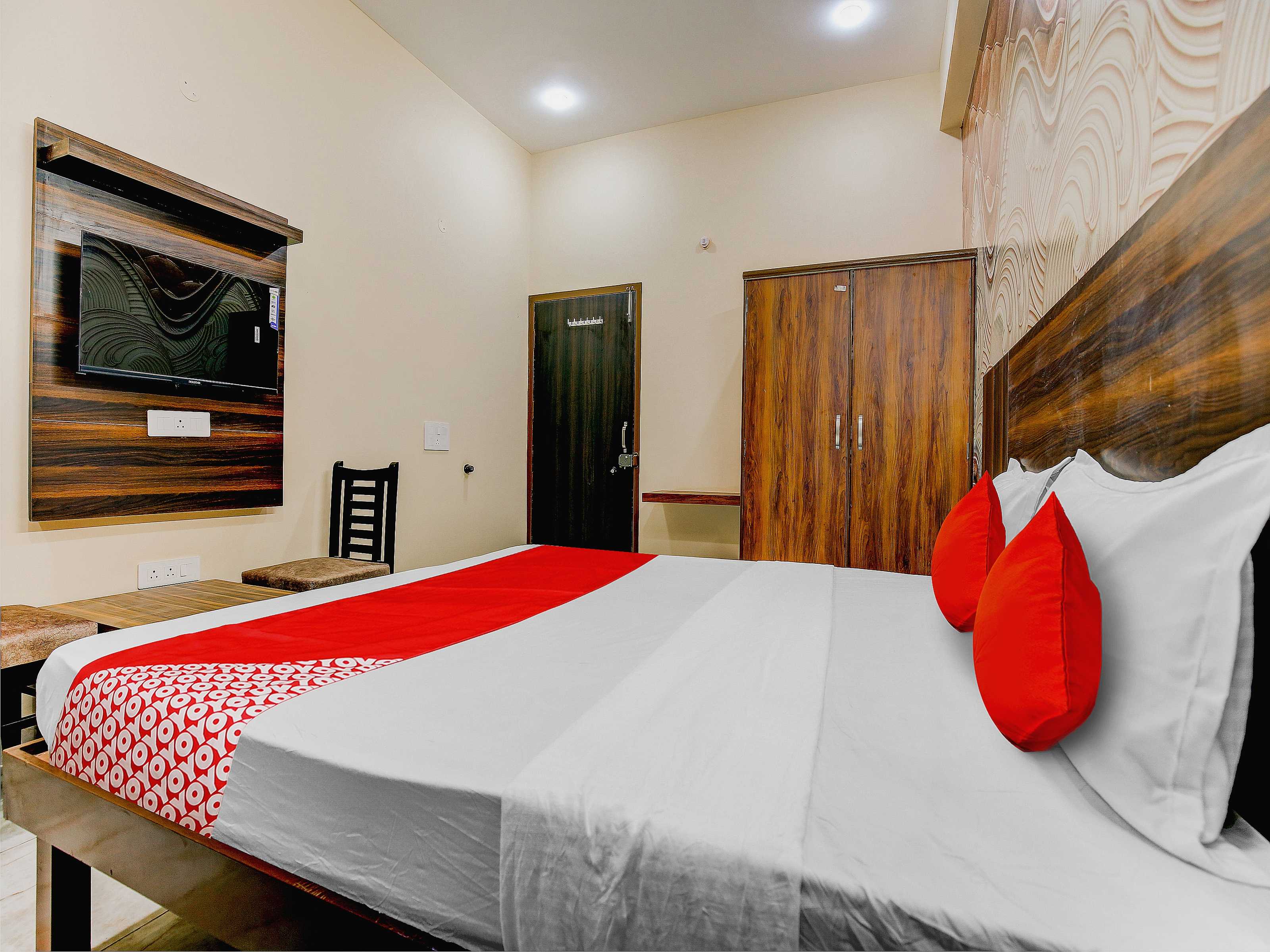 HOTEL GG RESIDENCY, Flagship Mohali, Book @ ₹728 - OYO