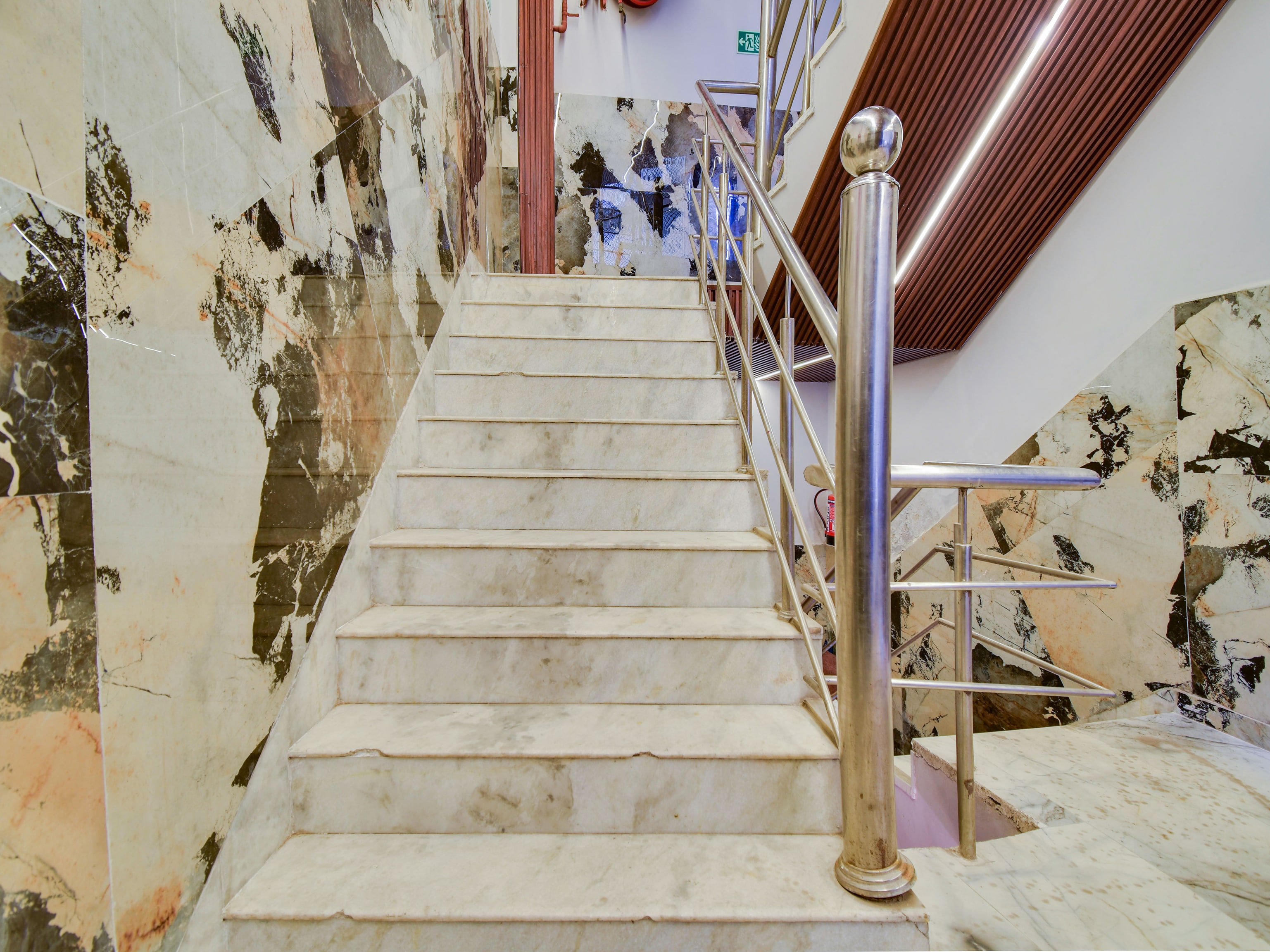 Hotel O Double RR, Flagship Delhi, Book @ ₹898 - OYO