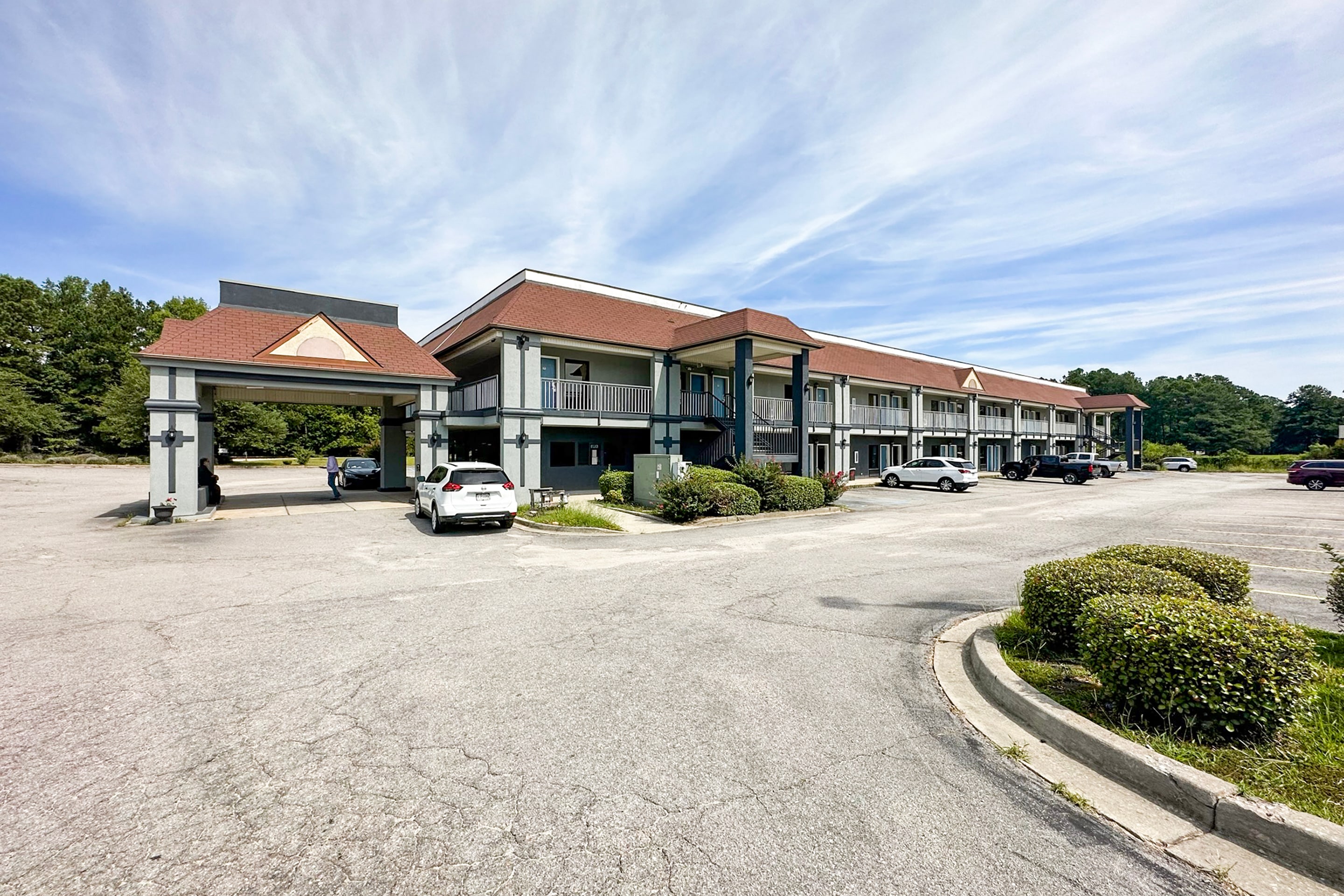 Executive Inn Ridgeway I-77, OYO Hotels Ridgeway, SC, Book @ $57 - OYO