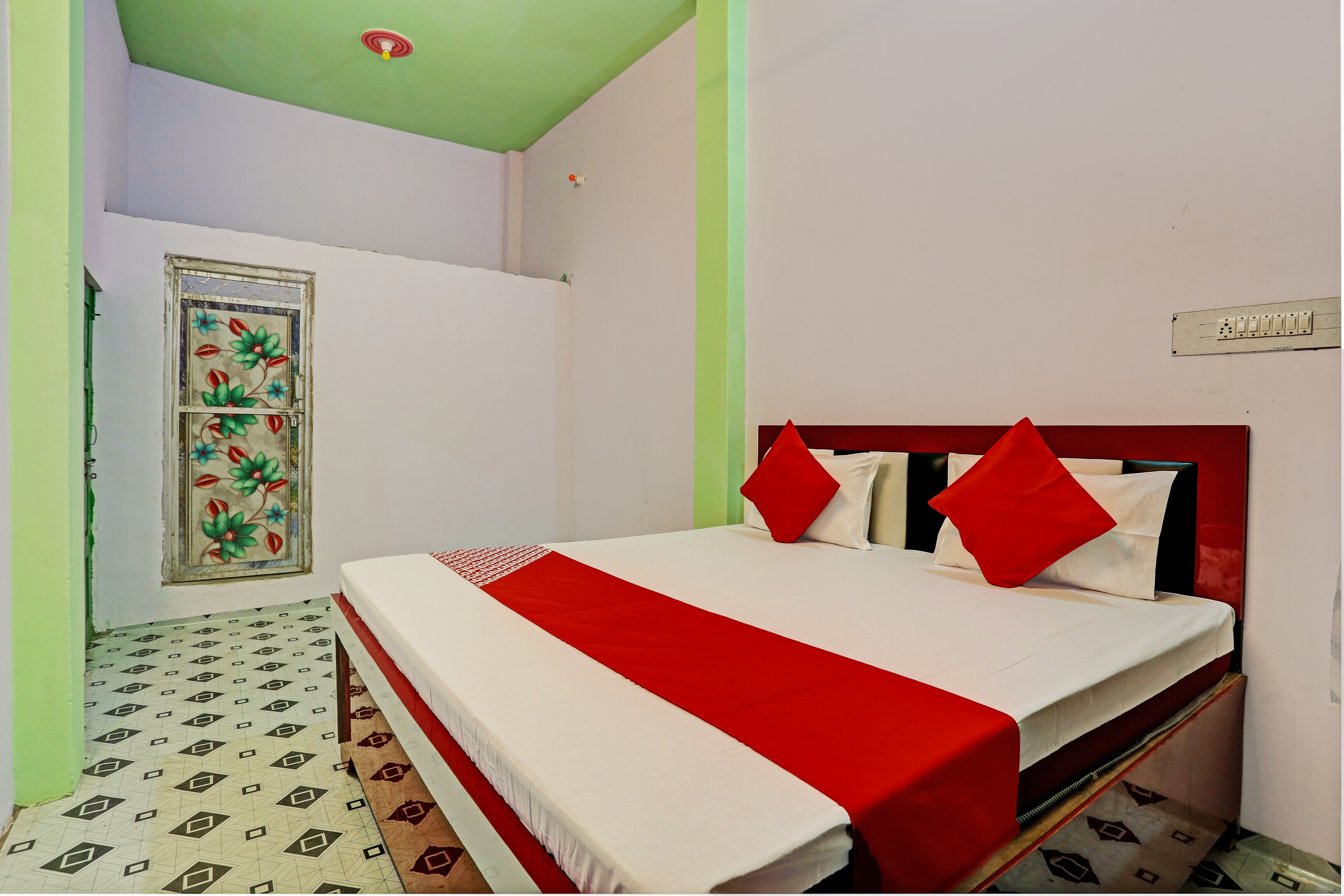 Hotel O AVA PALACE HOTEL, Flagship Auraiya, Book @ ₹4811 - OYO