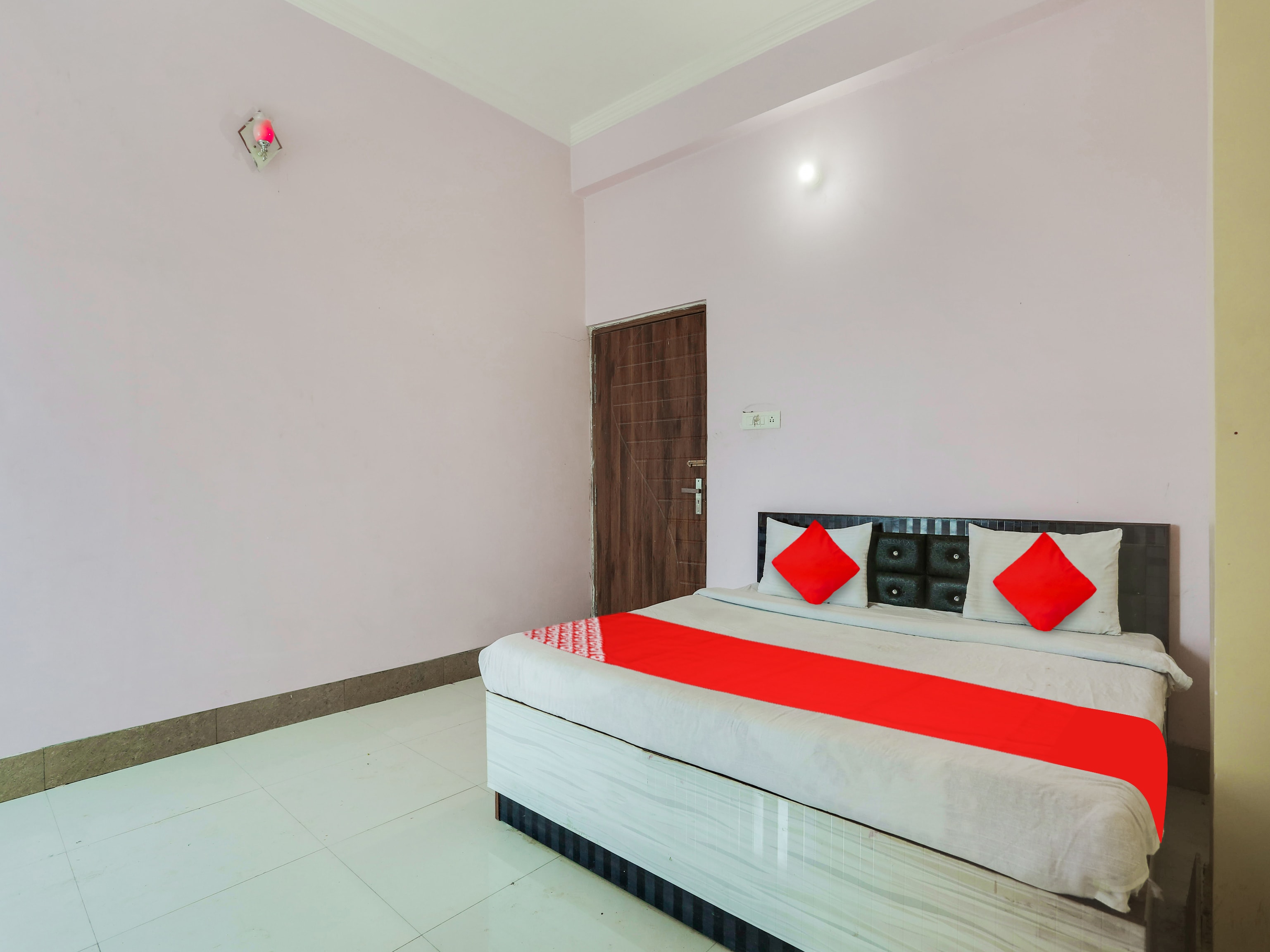 OYO Flagship Radhe Radhe Hotels , Flagship Kanpur, Book @ ₹738 - OYO
