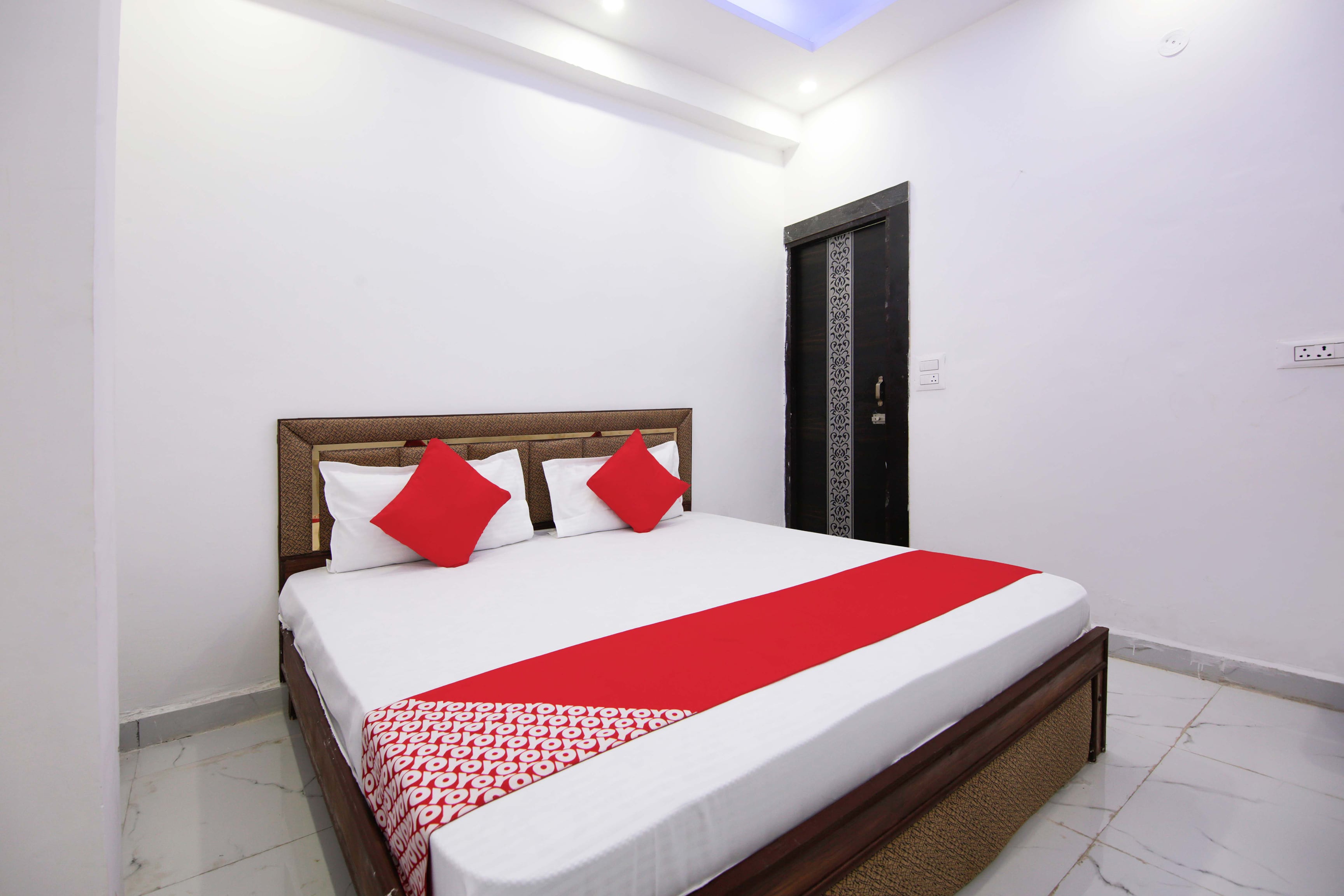 Hotel O Varn Residency and hotels 2, Flagship Noida, Book @ ₹1179 - OYO
