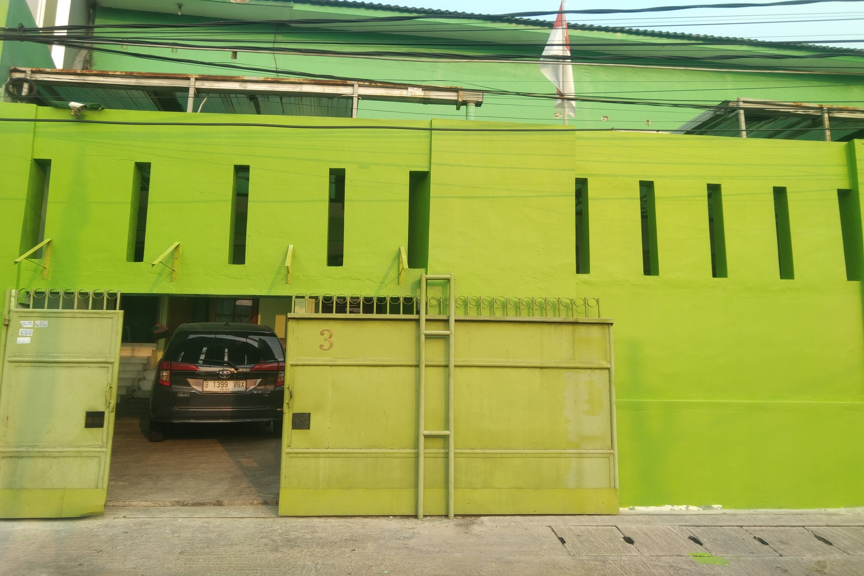 OYO Life Kost ijo Tembok Tinggi, OYO Living Jakarta, Book @ Rp111597 - OYO