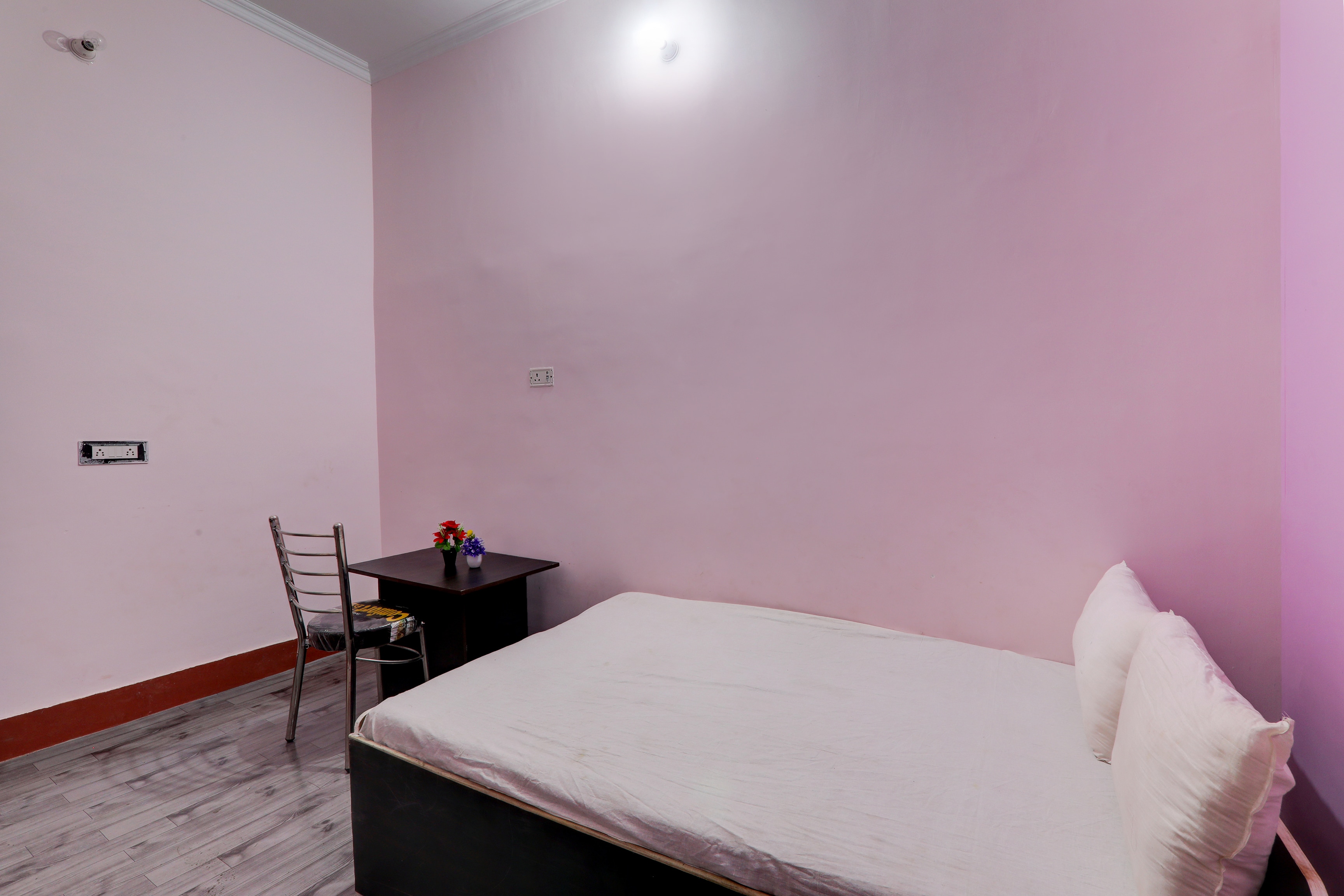 OYO AJ UP 52, Flagship Gorakhpur, Book @ ₹501 - OYO