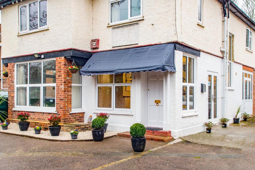 OYO Wilson Lodge, OYO Hotels Maidenhead, Book @ £256 - OYO
