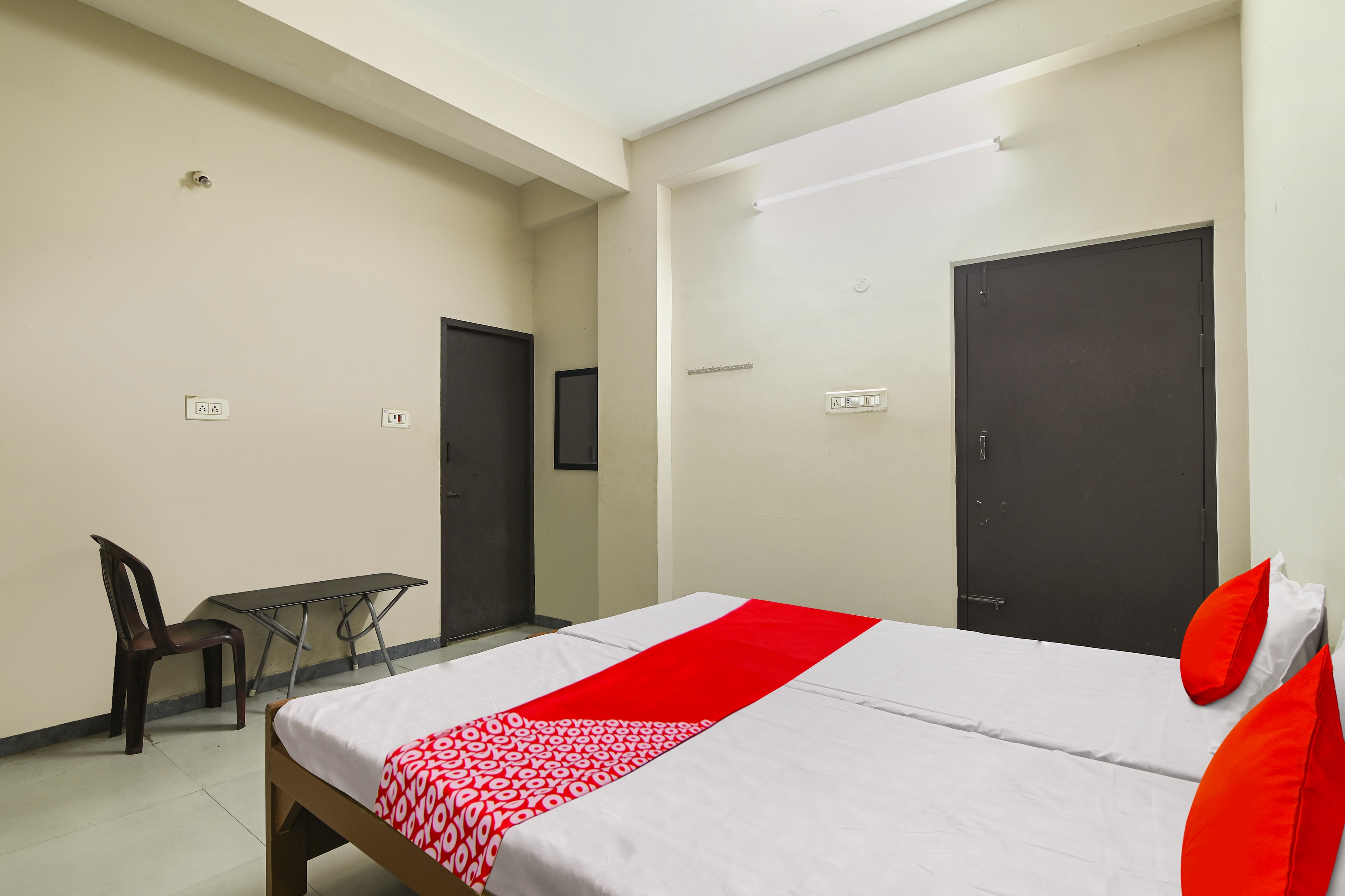 OYO Flagship Sri Varathi Home Stays, Flagship Vellore, Book @ ₹919 - OYO