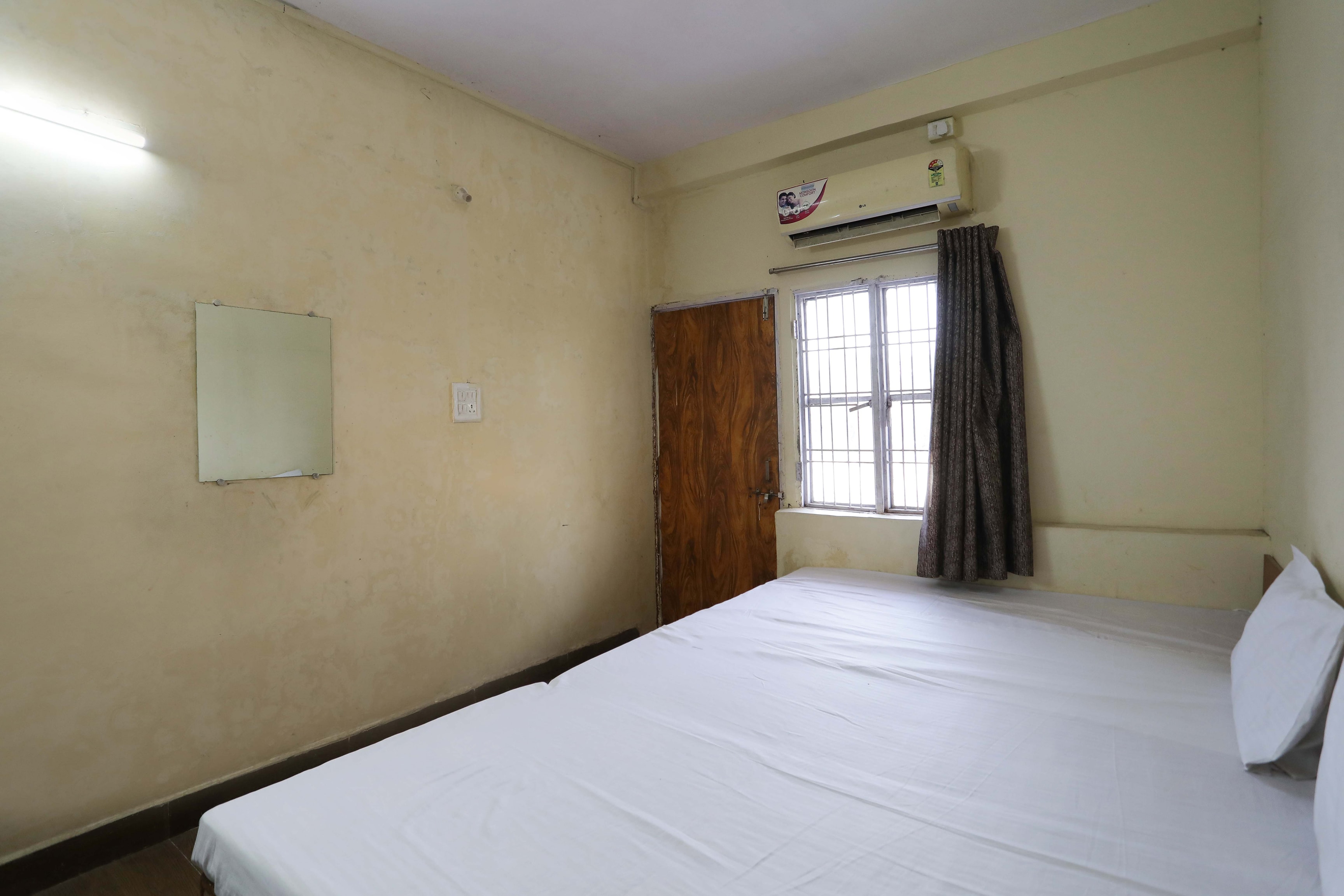 OYO Hotel Shahnai Garden, Flagship Bhopal, Book @ ₹1232 - OYO