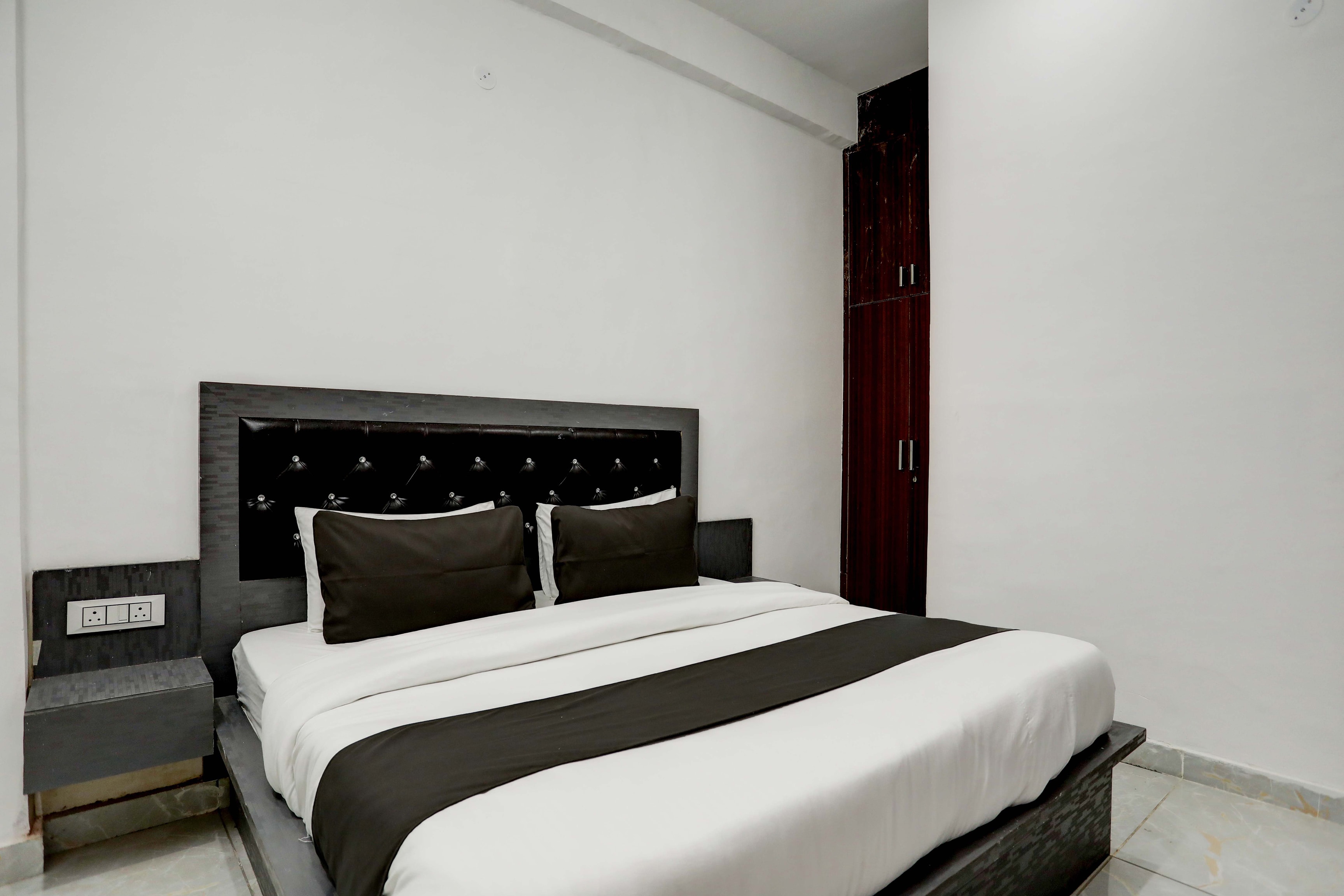 Hotel O Aarav Residency, Flagship Noida, Book @ ₹887 - OYO