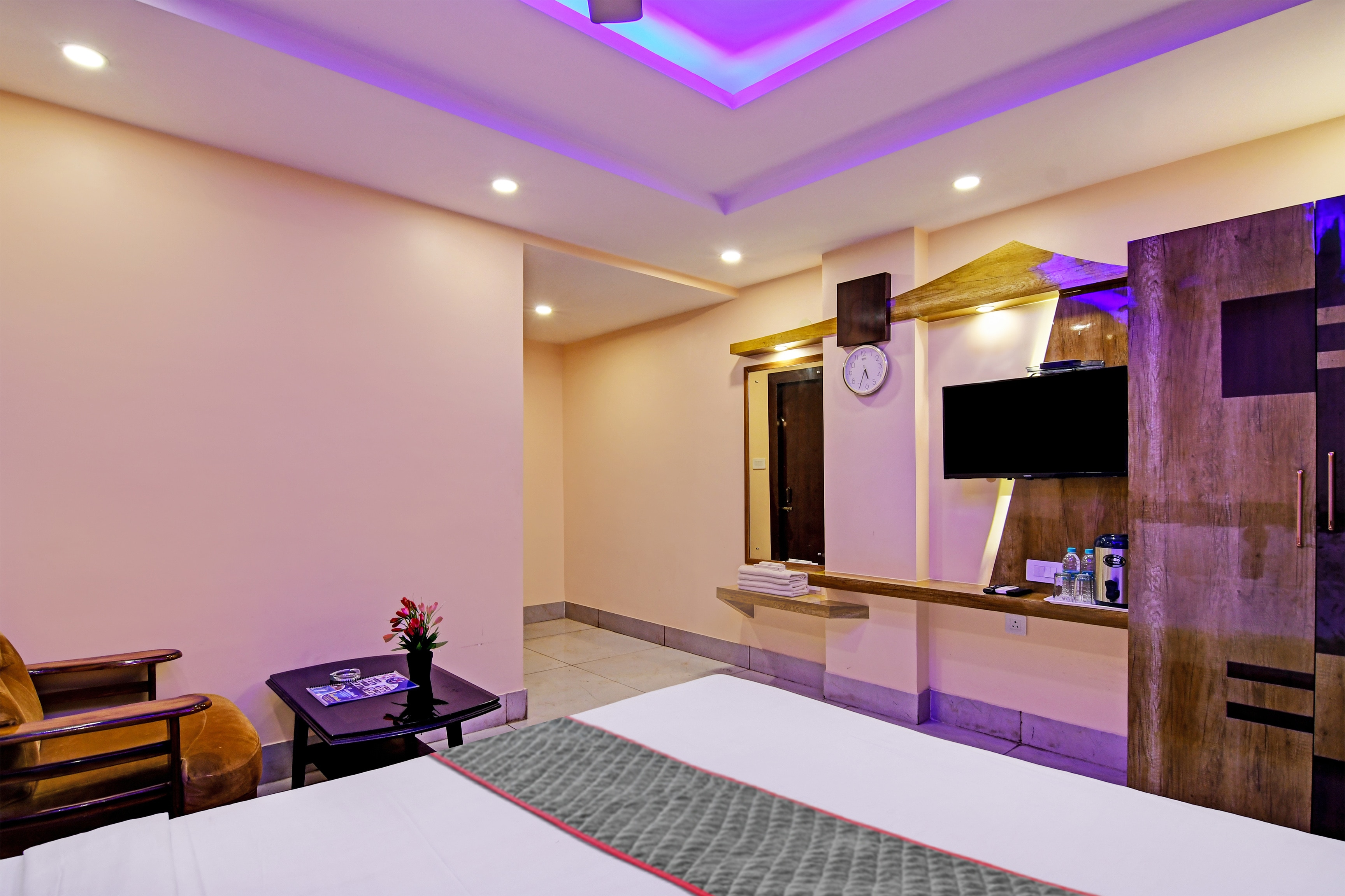 Townhouse 1284 The Grand Touch & The Royal Touch, Townhouse Digha, Book ...