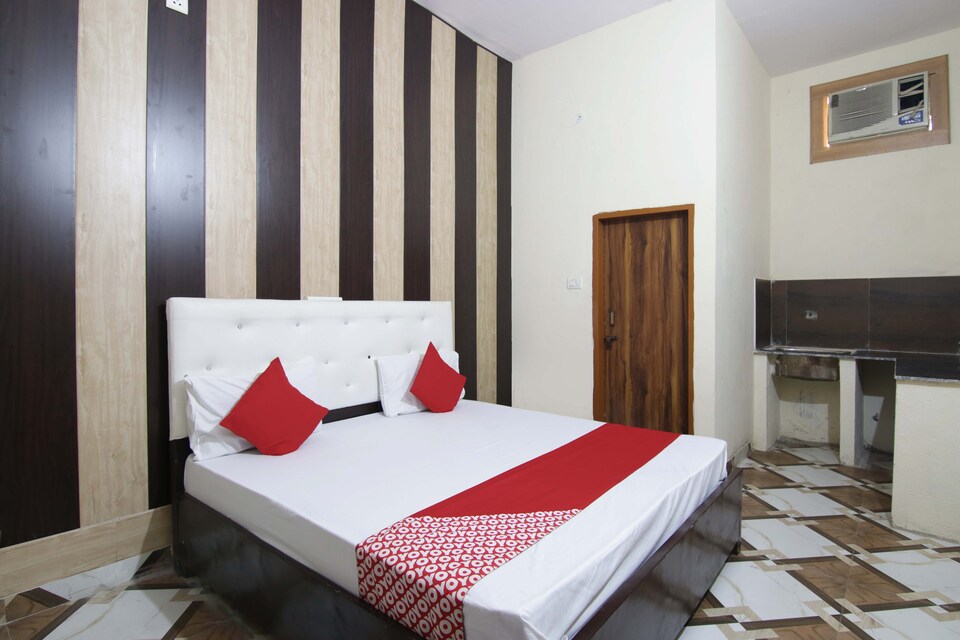 OYO Hotel Royal Place, Flagship Faridabad, Book @ ₹1105 - OYO