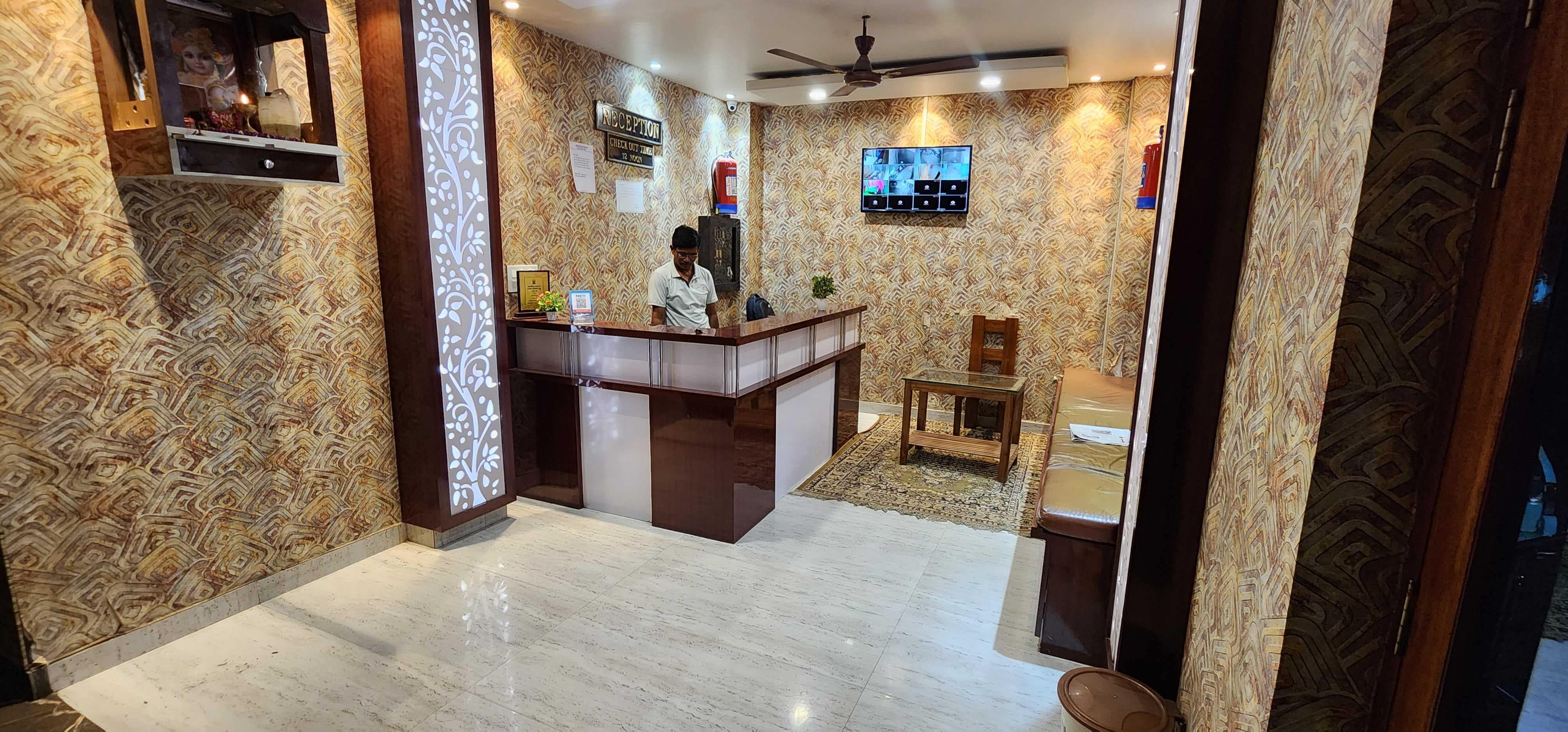 OYO Hotel Dev International , Flagship Gazipur, Book @ ₹1095 - OYO
