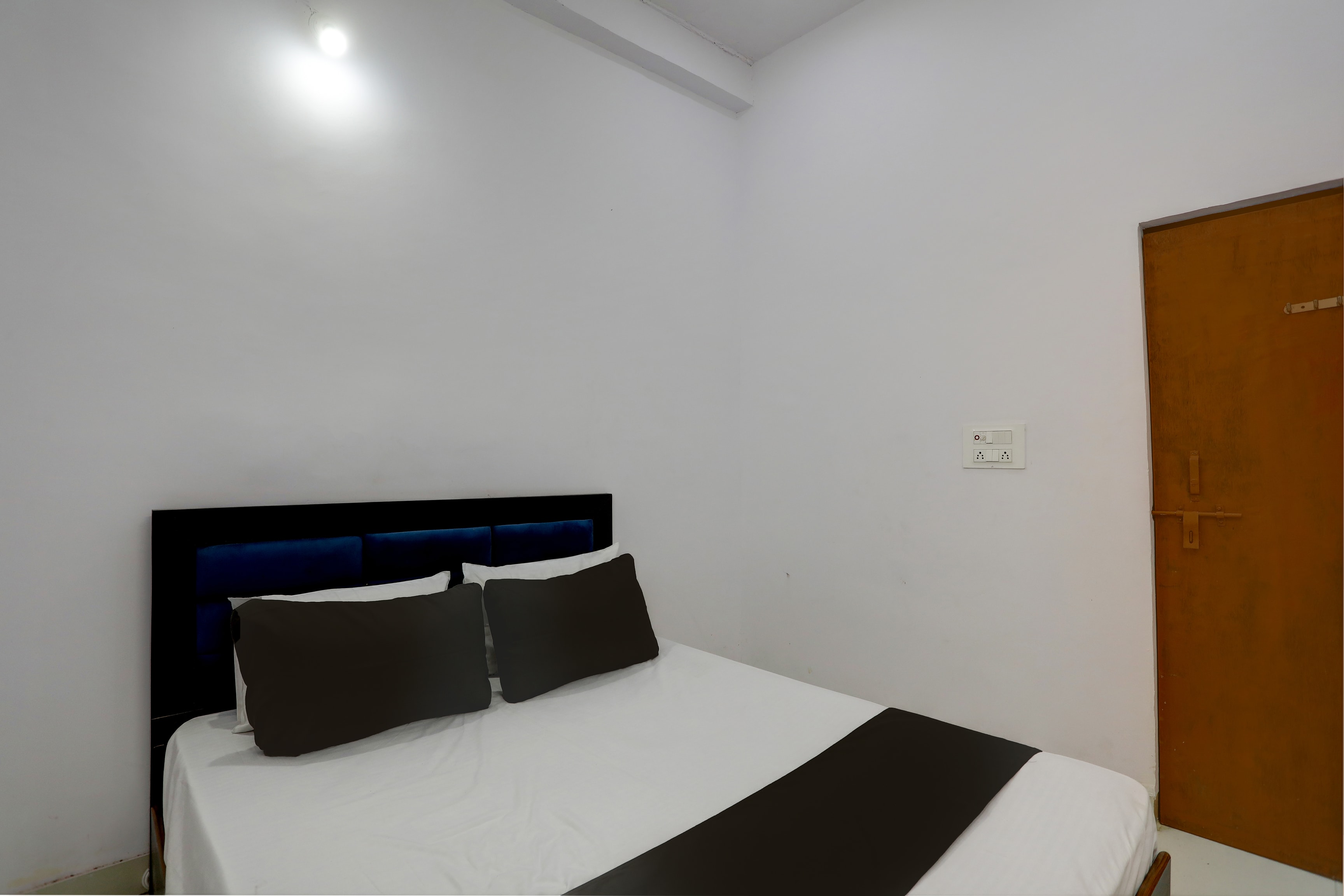 Hotel O by OYO KAVYA RESIDENCY, Flagship Aligarh, Book @ ₹1026 - OYO