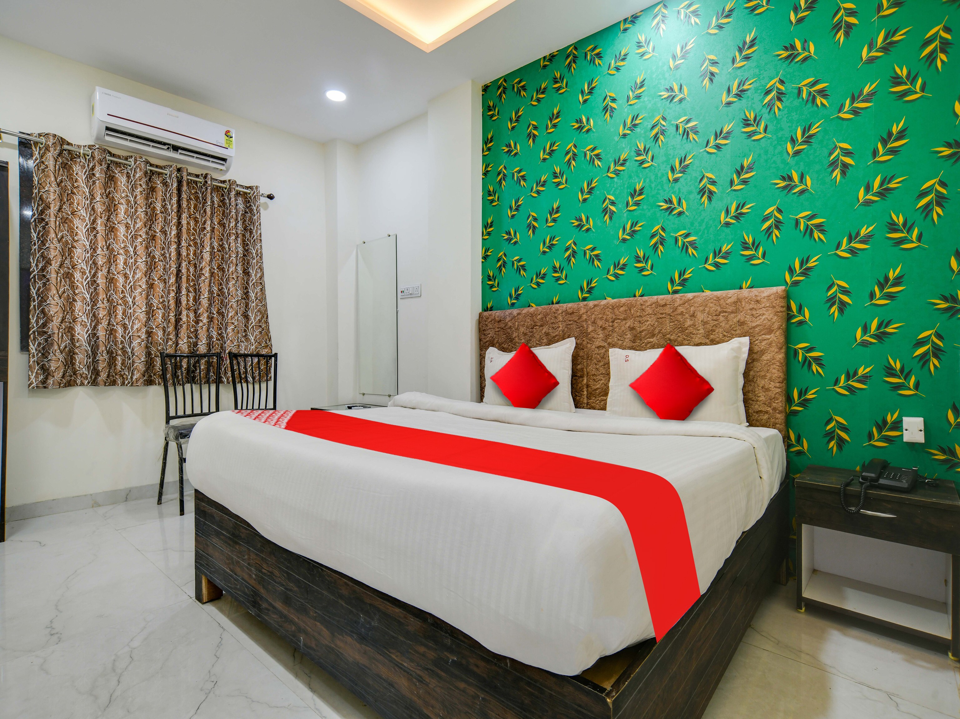 Hotel O DEV SHREE, Flagship Indore, Book @ ₹1093 - OYO