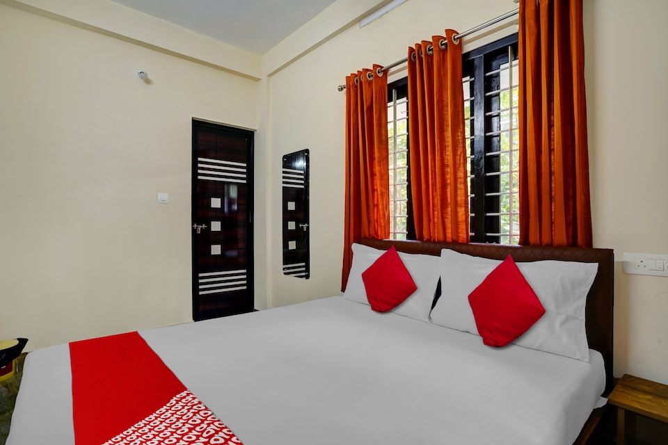 Super OYO Flagship Versatile Inn, Flagship Kochi, Book @ ₹1180 - OYO