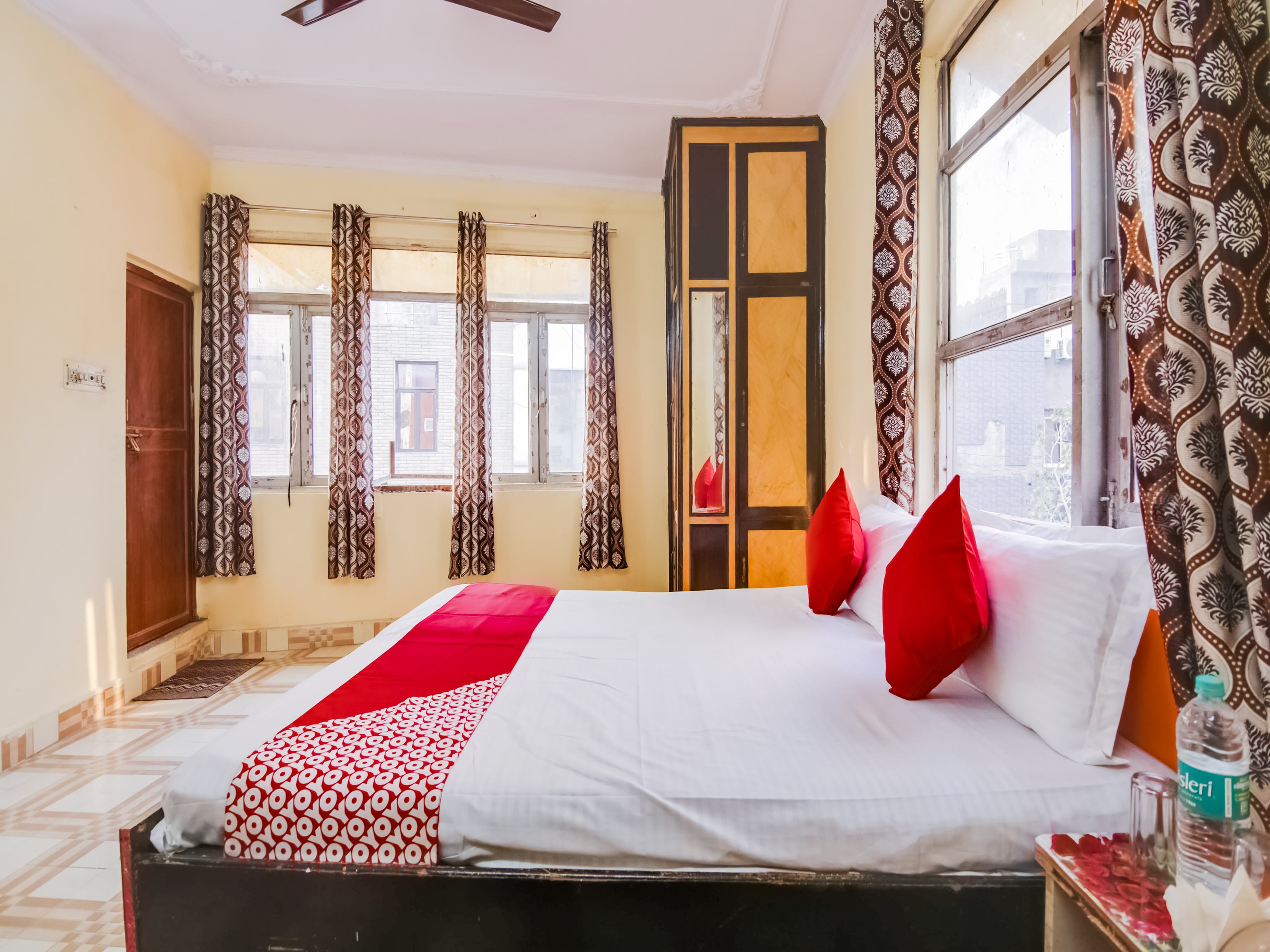 Hotel O Smart View, Flagship Delhi, Book @ ₹759 - OYO