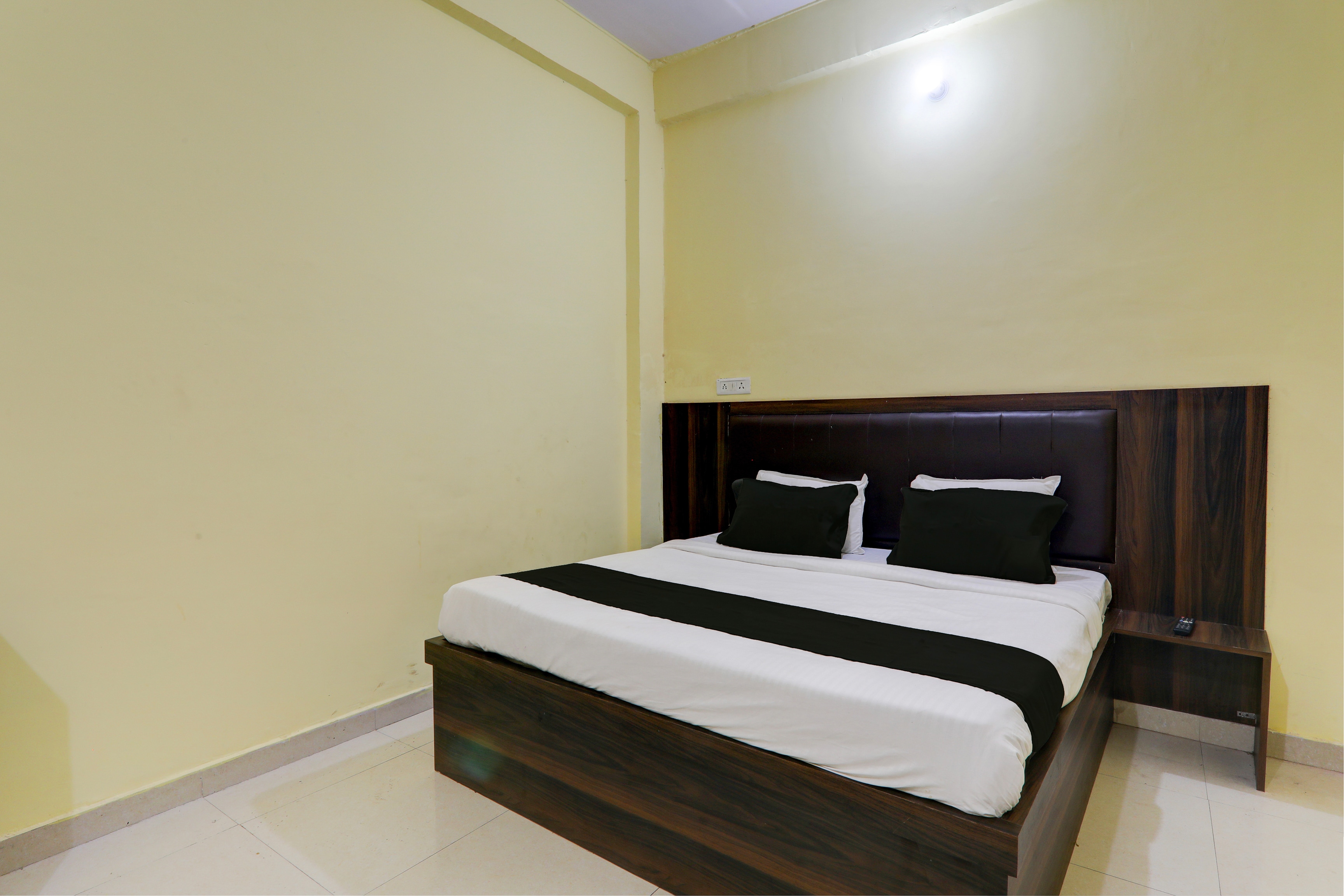 Hotel O Sadguru Inn, Flagship Varanasi, Book @ ₹728 - OYO