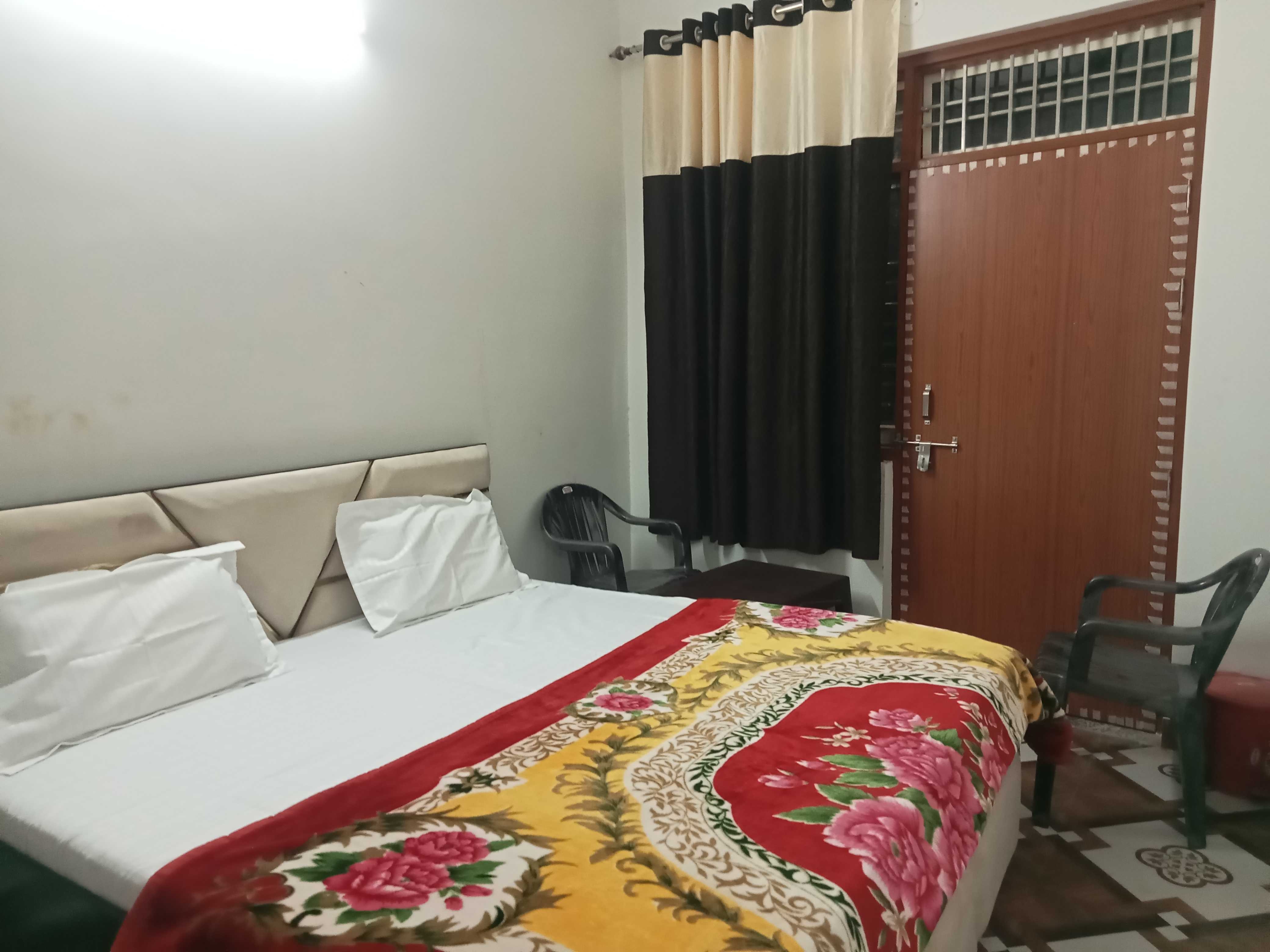 OYO Shree Govind Dham , Flagship Vrindavan, Book @ ₹494 - OYO