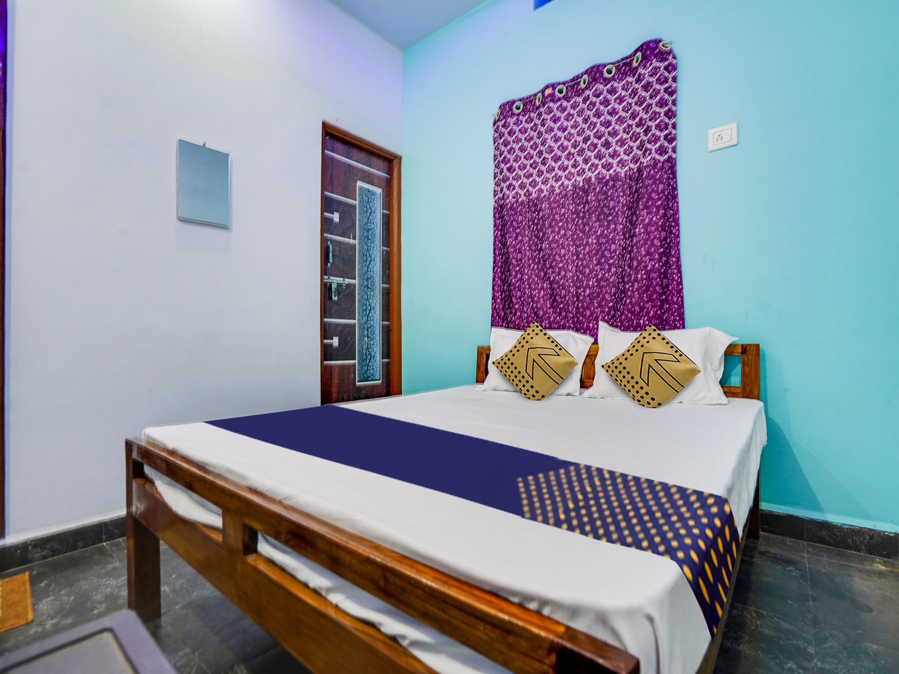 SPOT ON Hotel Royal Stay, SPOT ON Chandrapur, Book @ ₹758 - OYO