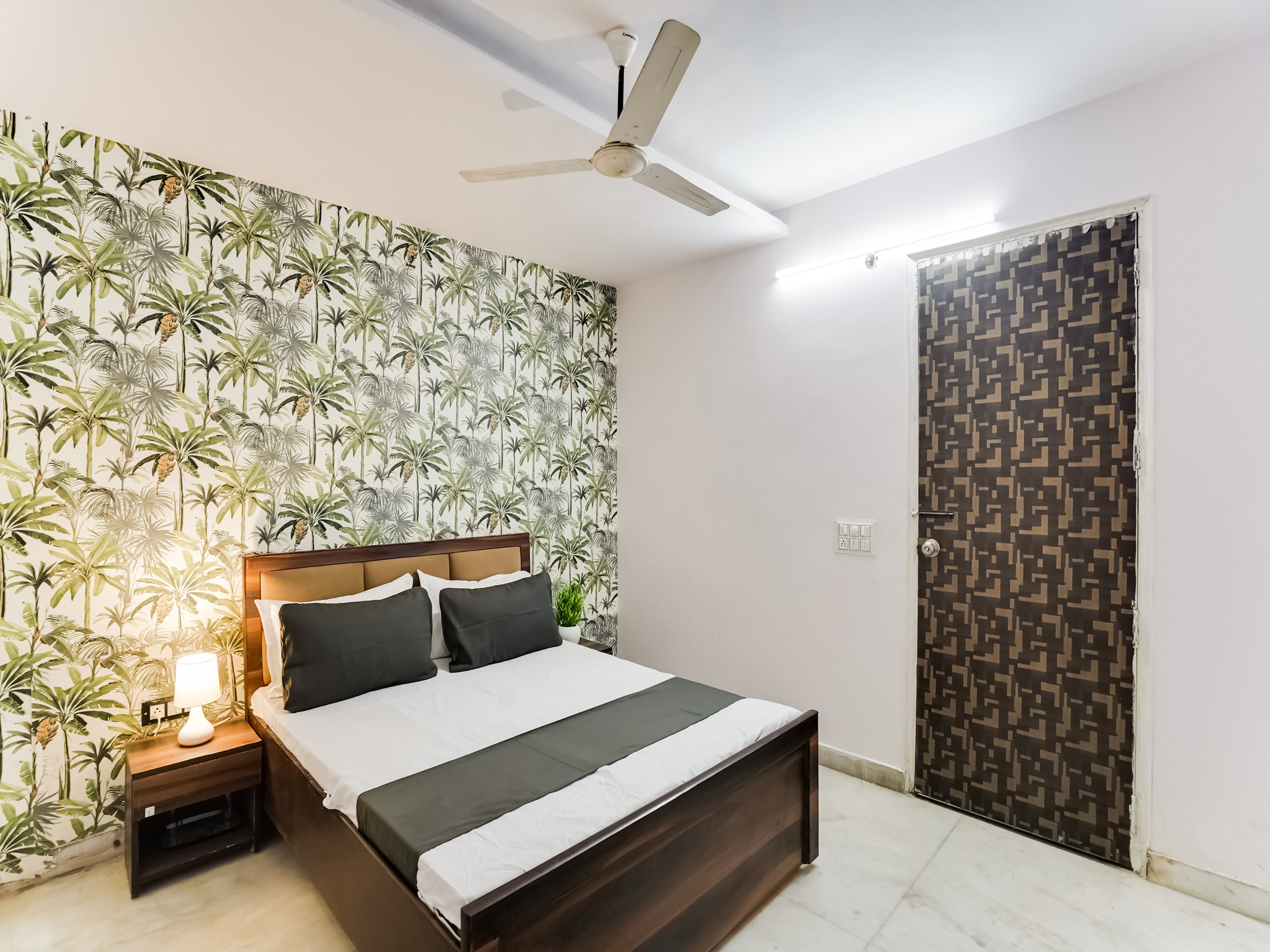 Hotel O J P HOUSE, Flagship Delhi, Book @ ₹728 - OYO
