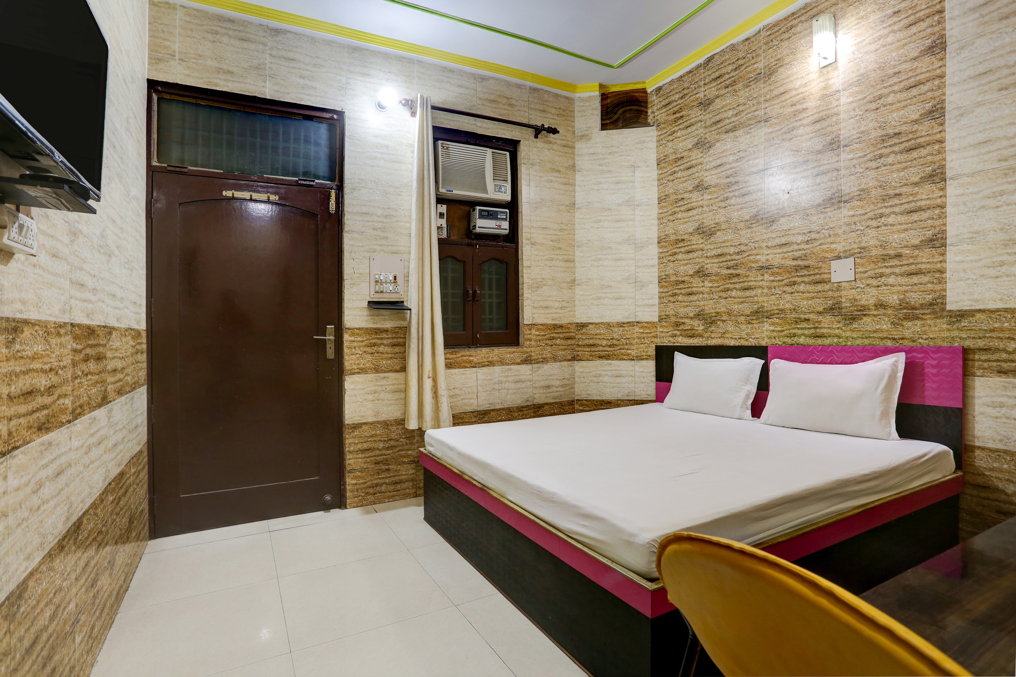 OYO Royal Wings Hotel , Flagship Jind, Book @ ₹684 - OYO