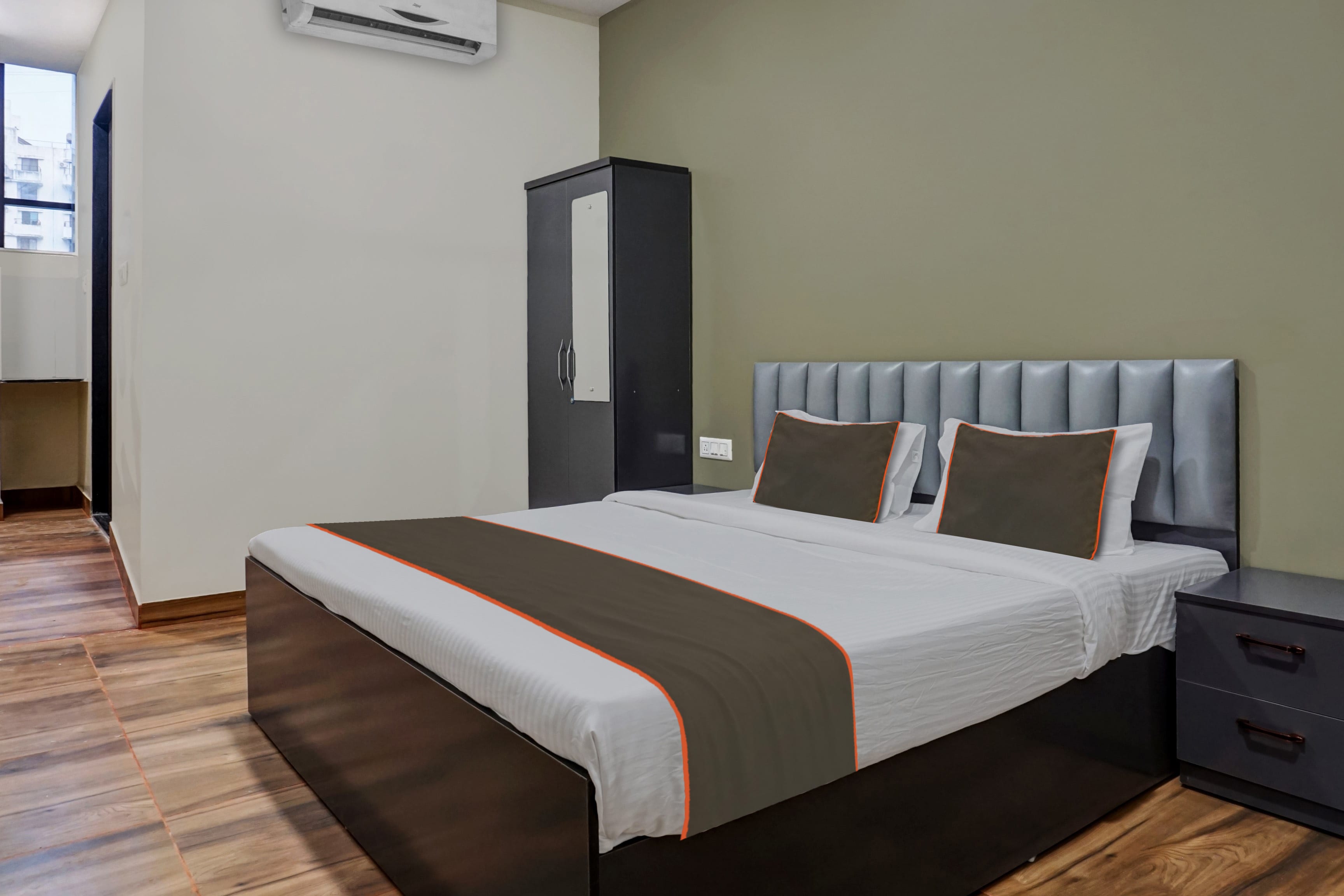 Super Collection O Pashan-Sus Road Baner, Collection O Pune, Book ...