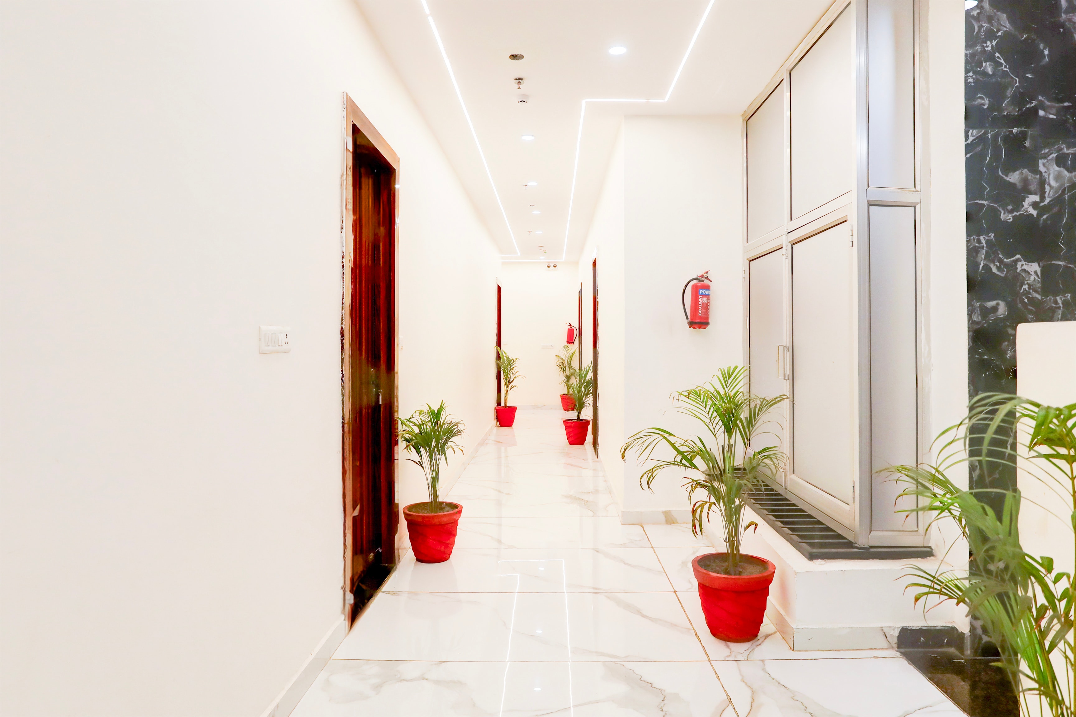 Hotel O Aastha Shree Dham, Collection O Lucknow, Book @ ₹1100 - OYO