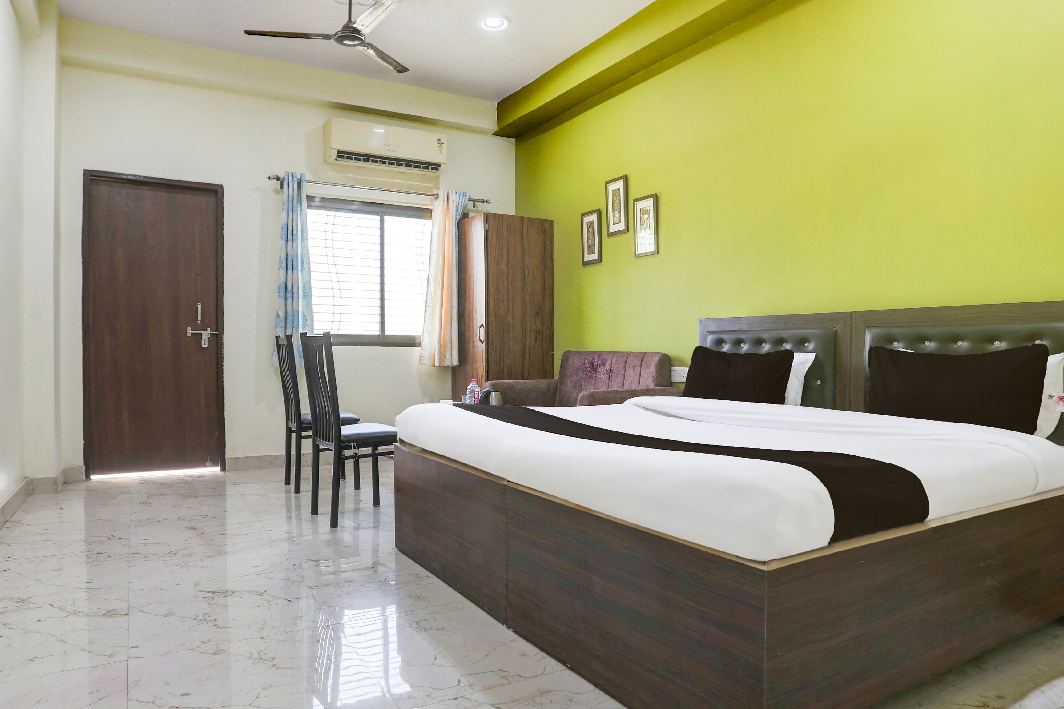 Super Hotel O Samne Ghat, Flagship Varanasi, Book @ ₹1419 - OYO