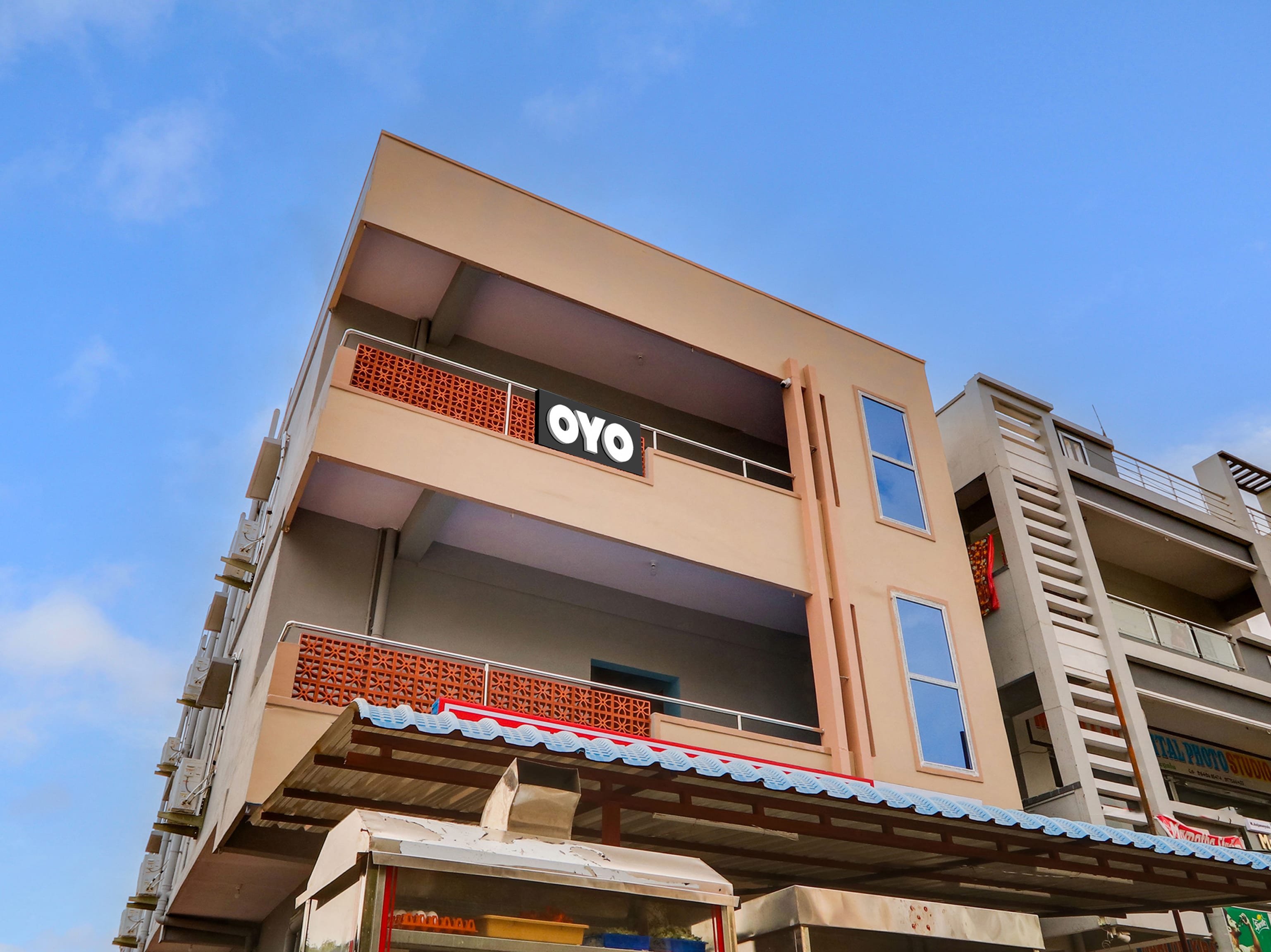 Hotel O SR Grand, Collection O Hyderabad, Book @ ₹1878 - OYO