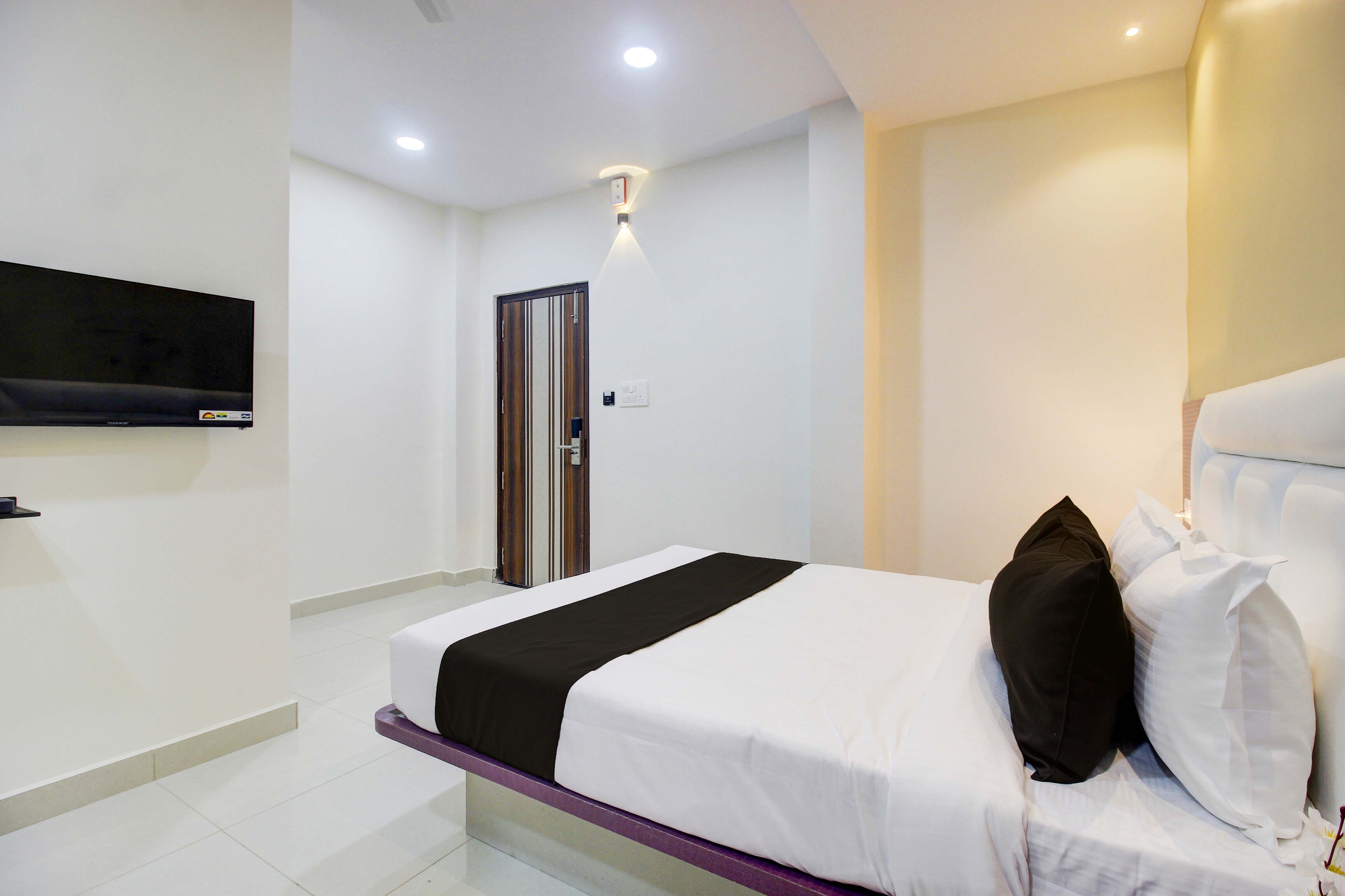 OYO Collection O Hotel Igloos, Collection O Hyderabad, Book @ ₹1230 - OYO