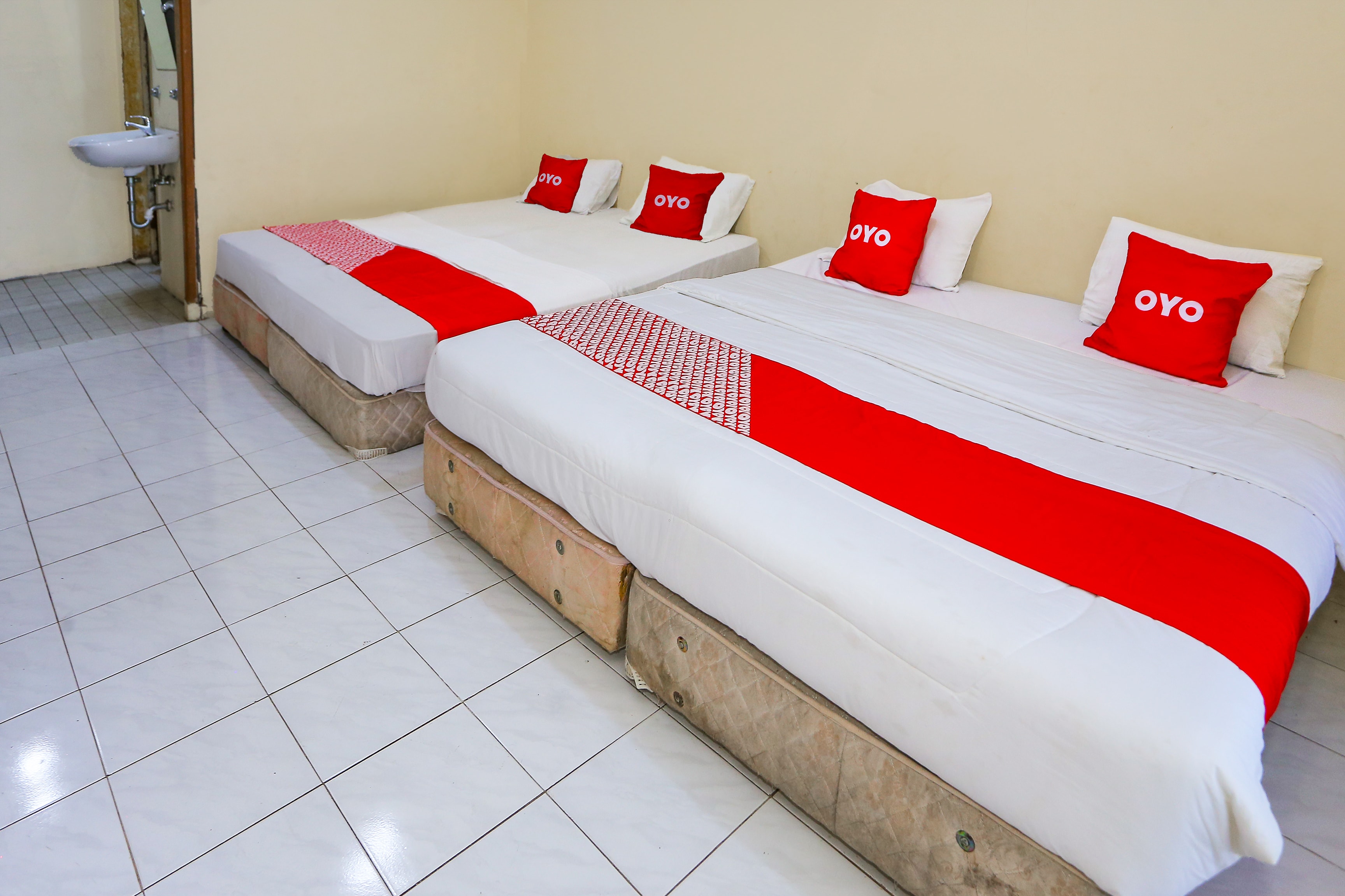 Capital O 93349 Hotel Gondangdia, OYO Hotels Bogor, Book @ Rp100000 - OYO