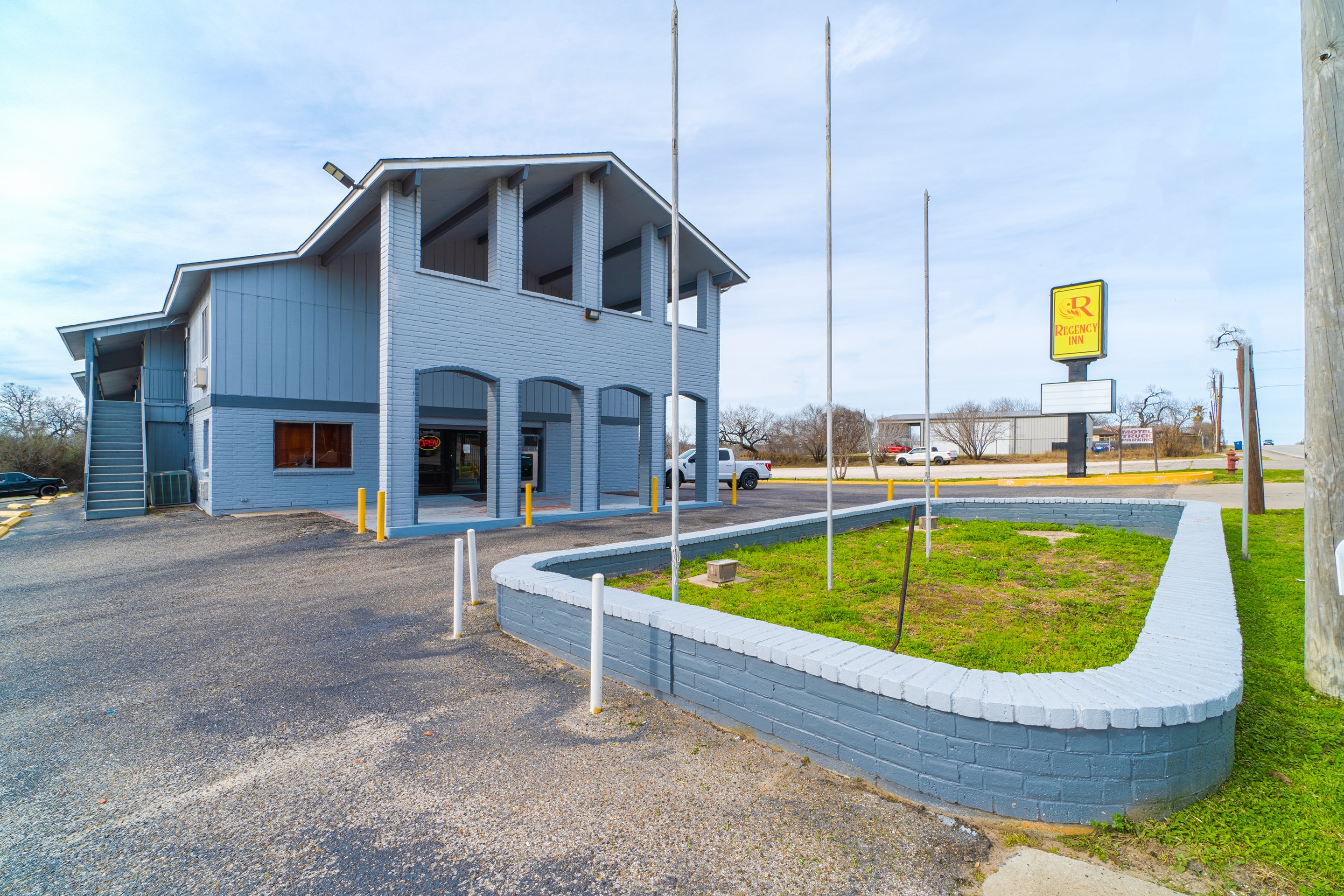 Regency Inn By OYO Three Rivers, OYO Hotels Three Rivers TX, Book @ $57 ...