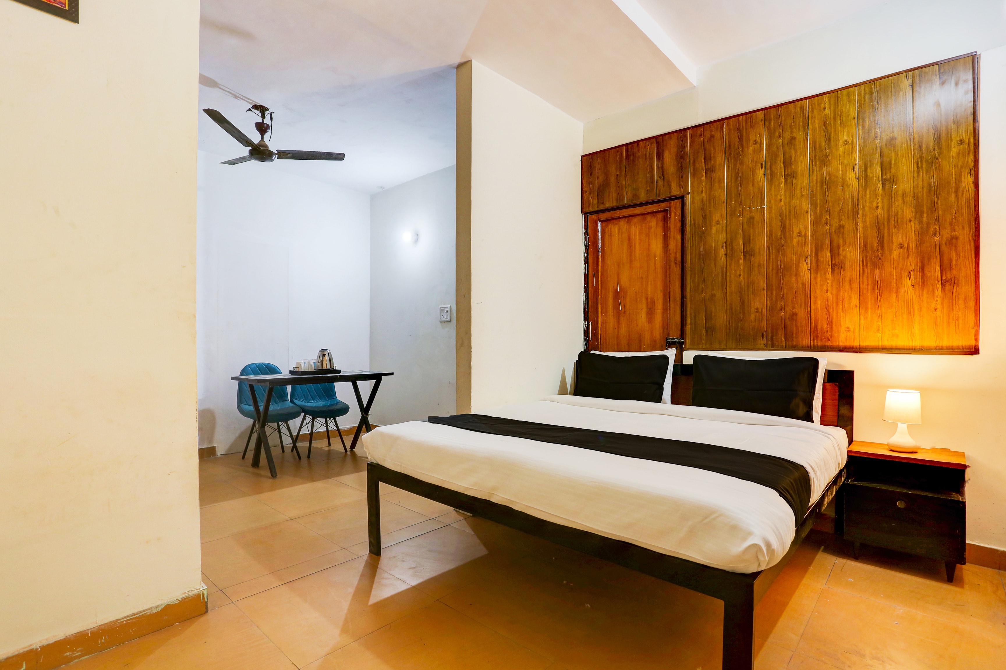 OYO KC Hotels , Flagship Delhi, Book @ ₹834 - OYO