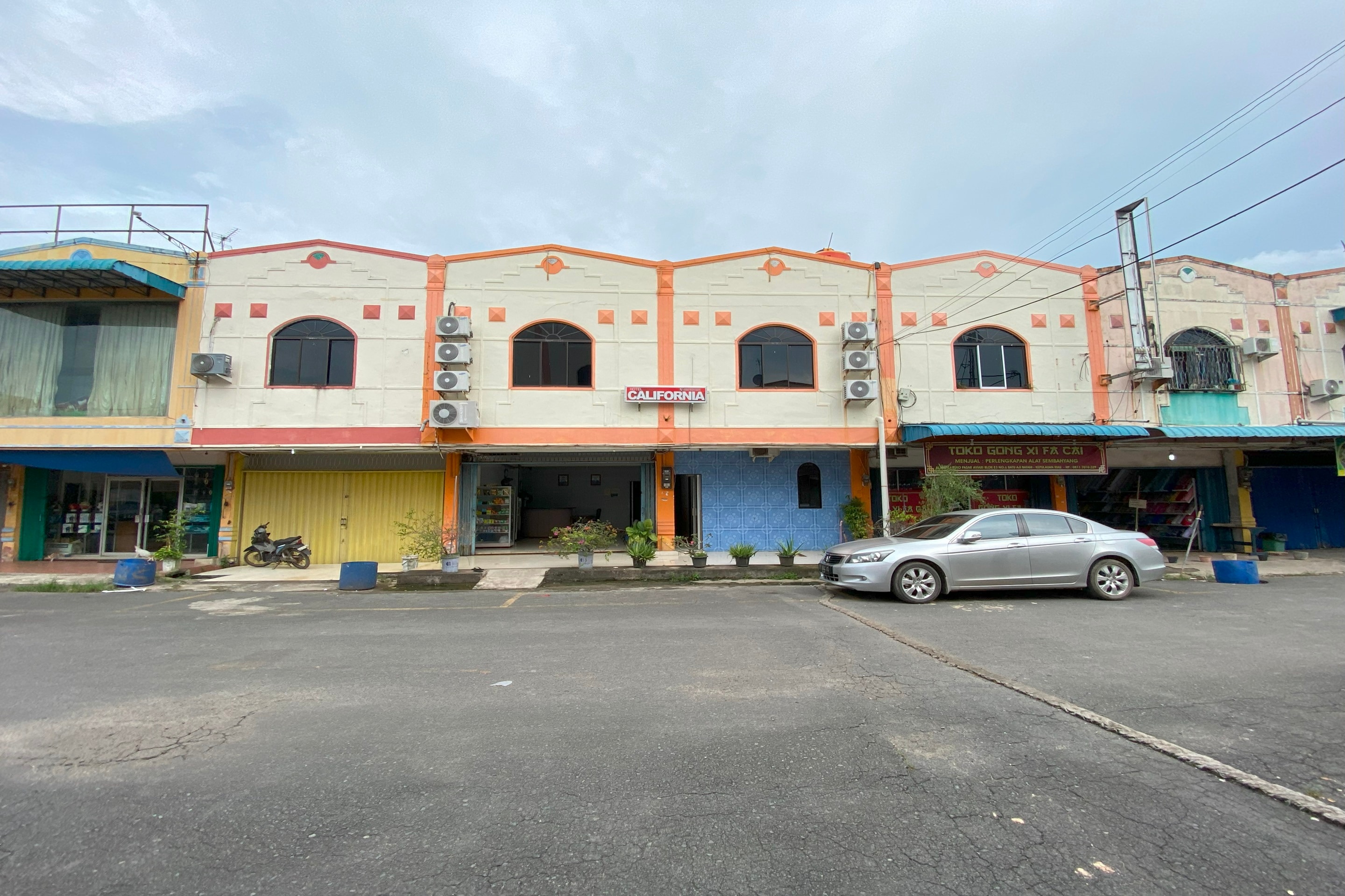Hotel O California, OYO Hotels Batam, Book @ Rp63134 - OYO