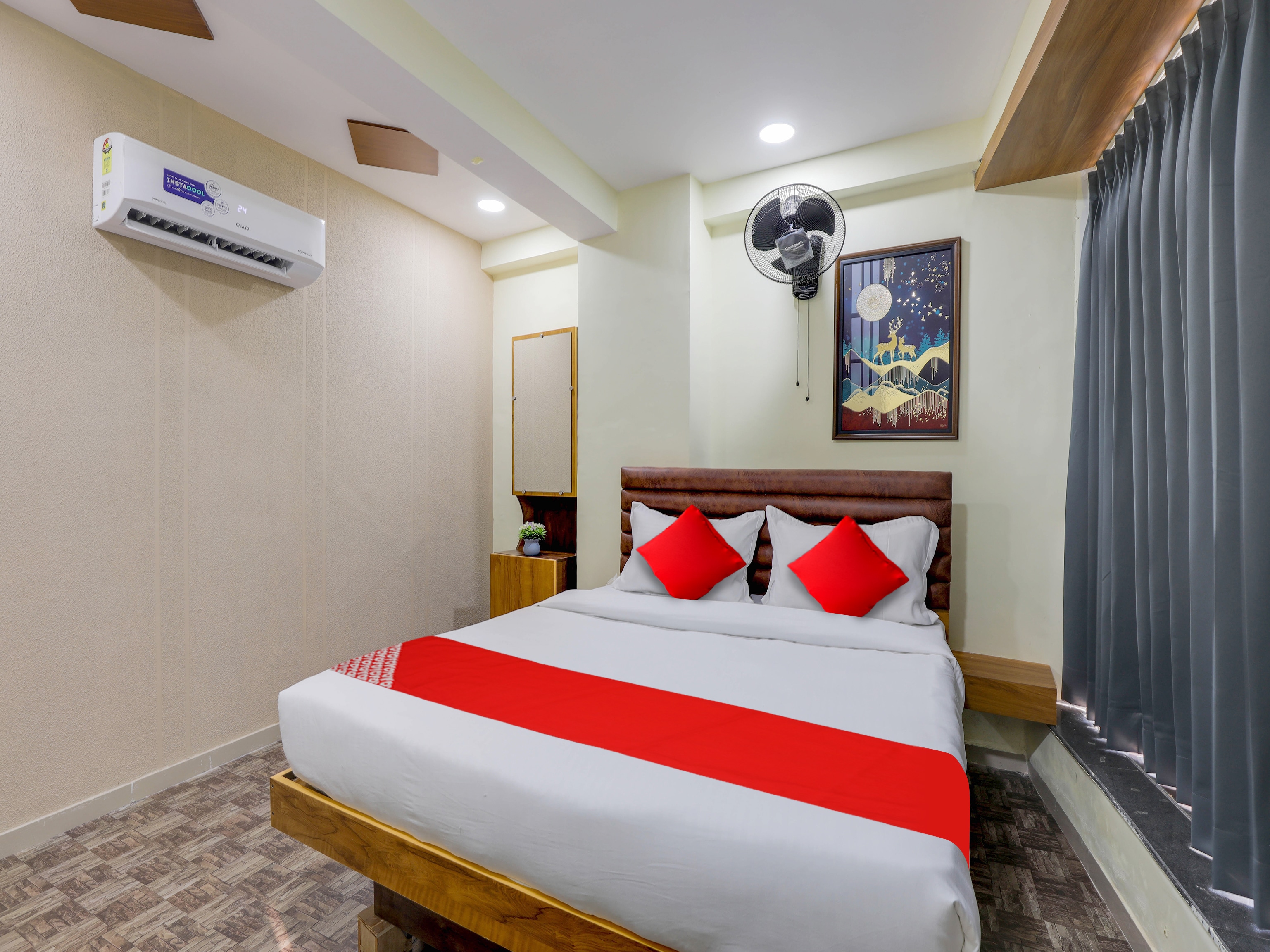 Hotel O five star, Flagship Surat, Book @ ₹716 - OYO
