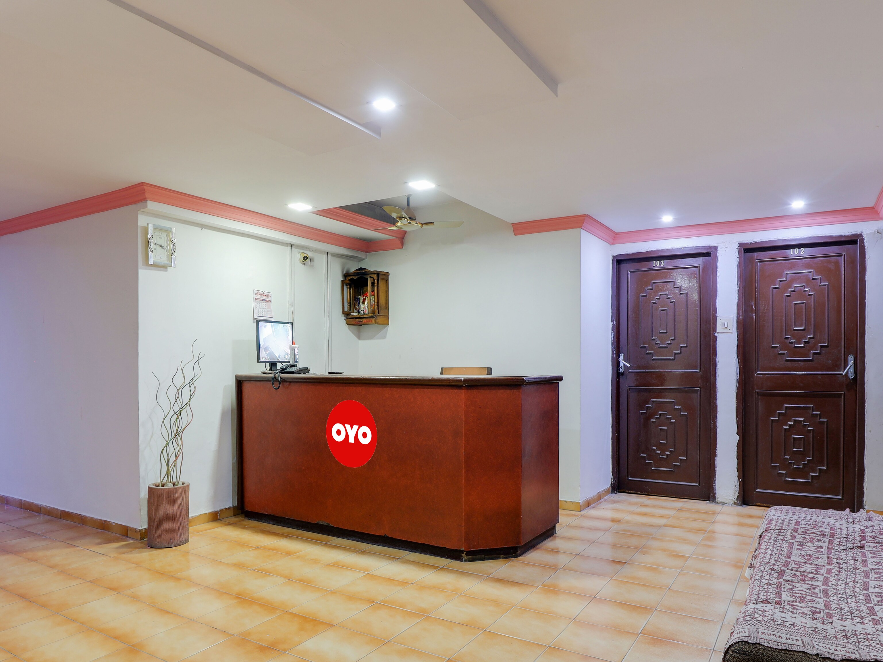 OYO Hotel Roshni, Flagship Vadodara, Book @ ₹1036 - OYO