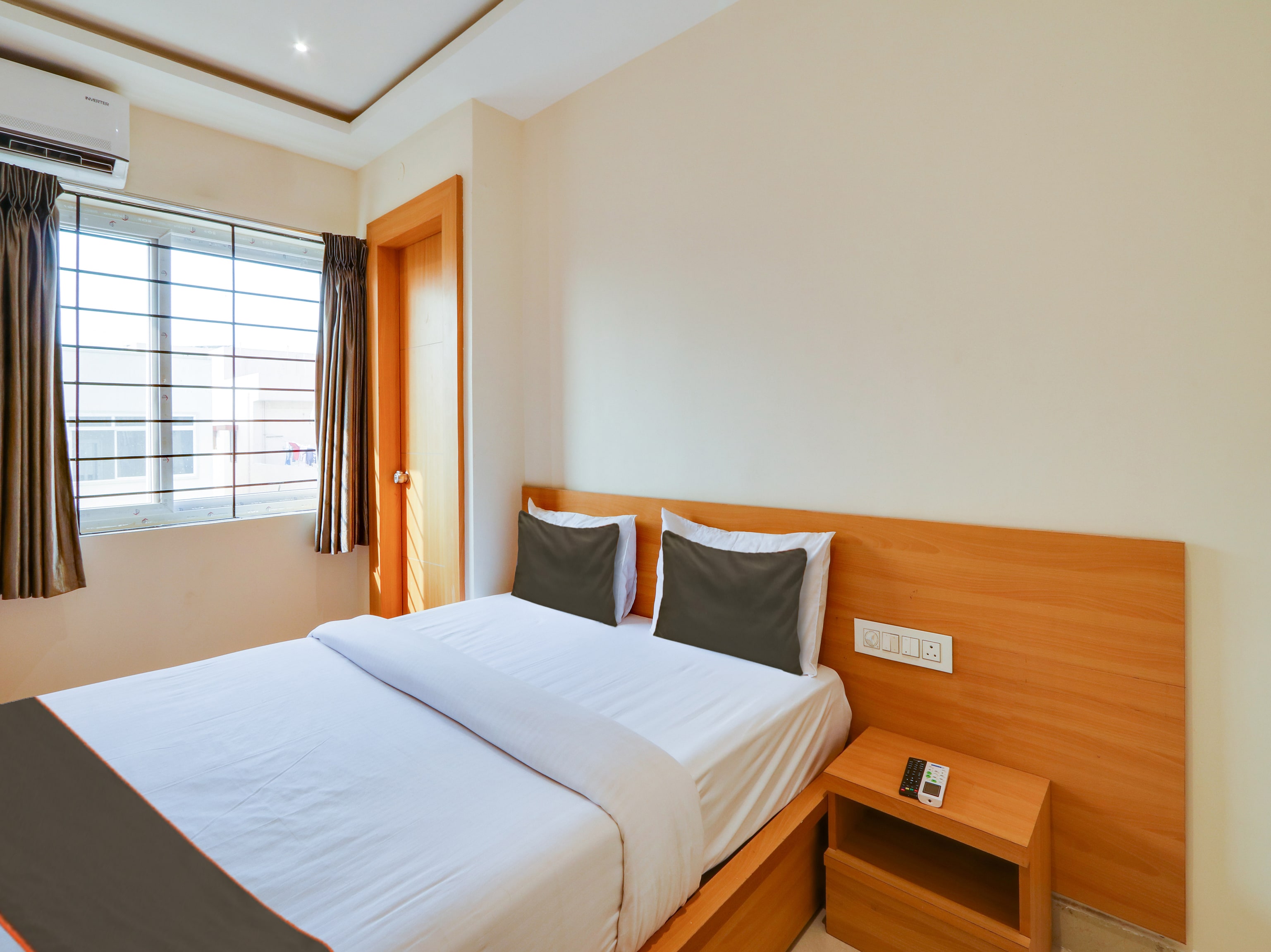 Collection O Hills Suites, Collection O Hyderabad, Book @ ₹1420 - OYO