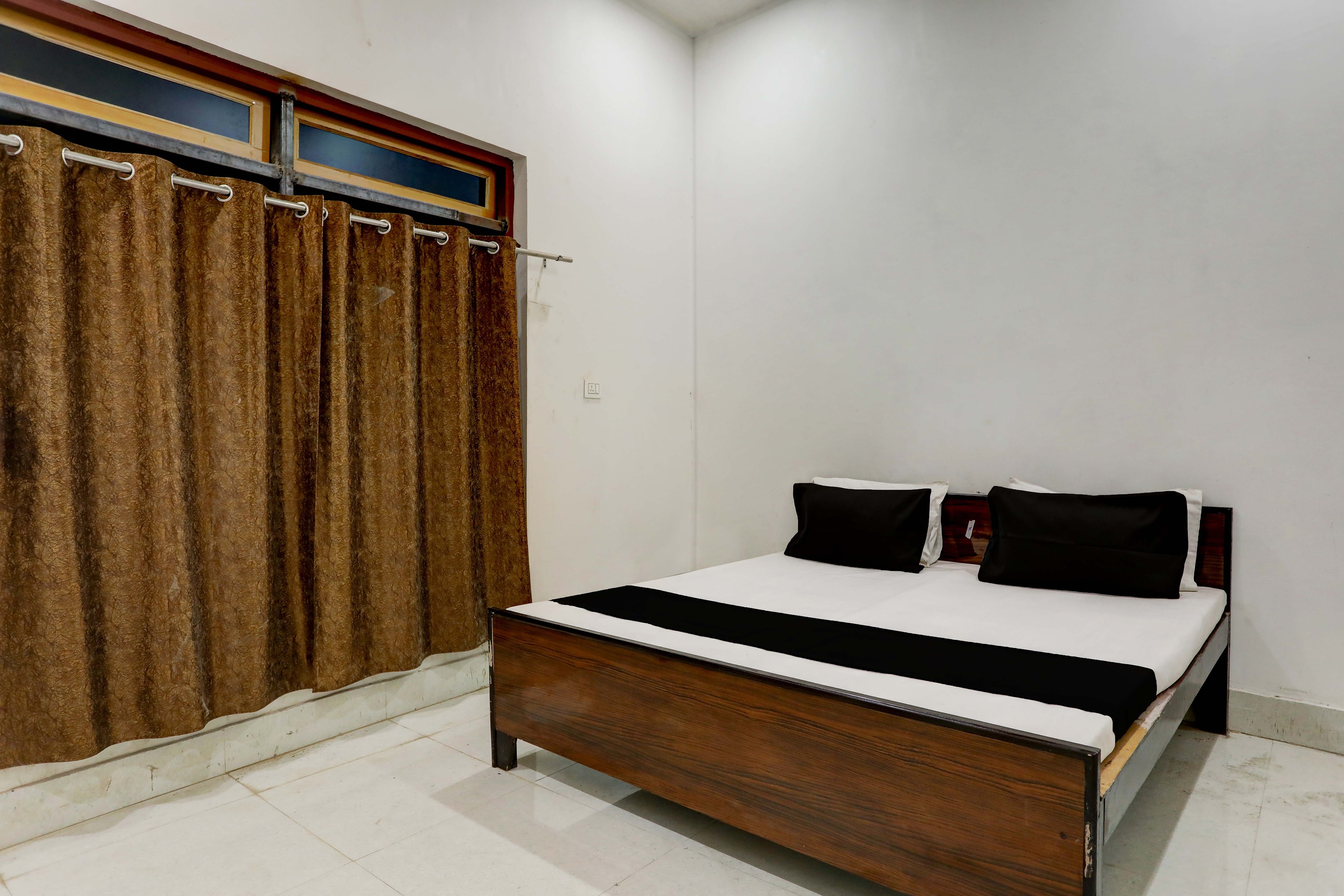 Hotel O Royal guest house, Flagship Moradabad, Book @ ₹794 - OYO