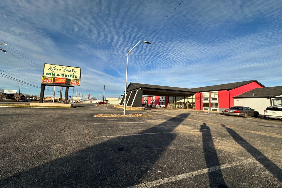 River Valley Inn and Suites By OYO, OYO Hotels Fort Smith, AR, Book ...