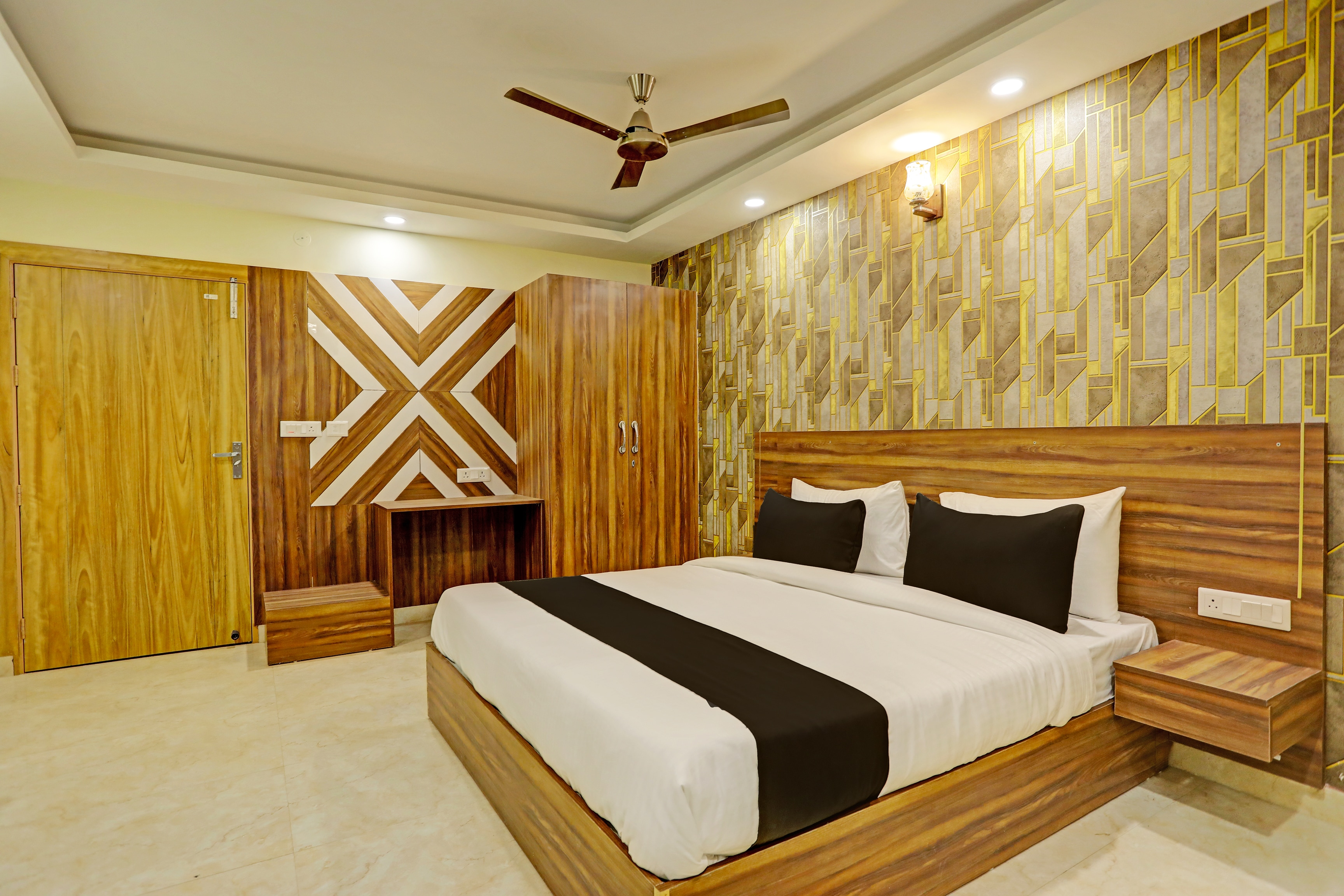 Collection O JPS Palm Inn, Collection O Manesar, Book @ ₹1021 - OYO
